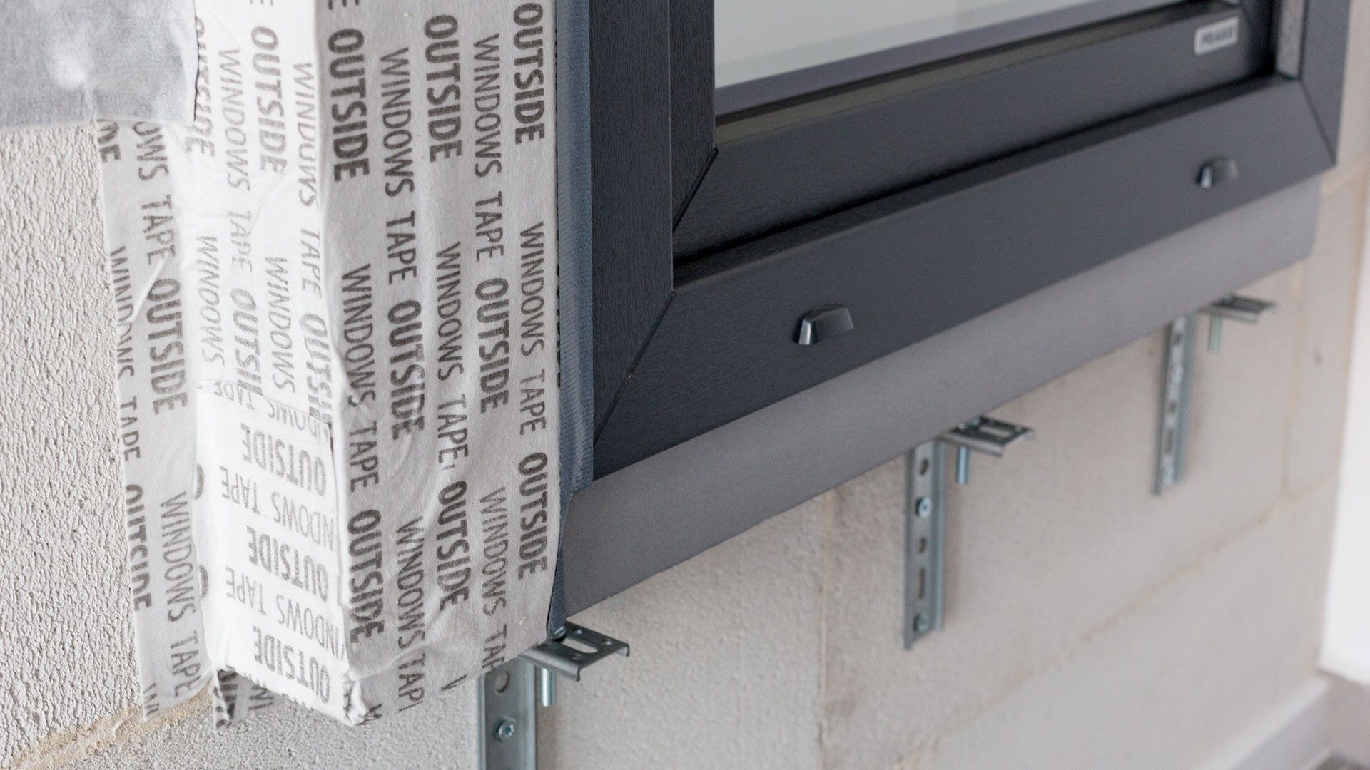 Technika mocowania okien. Budowa kotew i dybli oraz ich dobór do techniki mocowania - stolarka ...