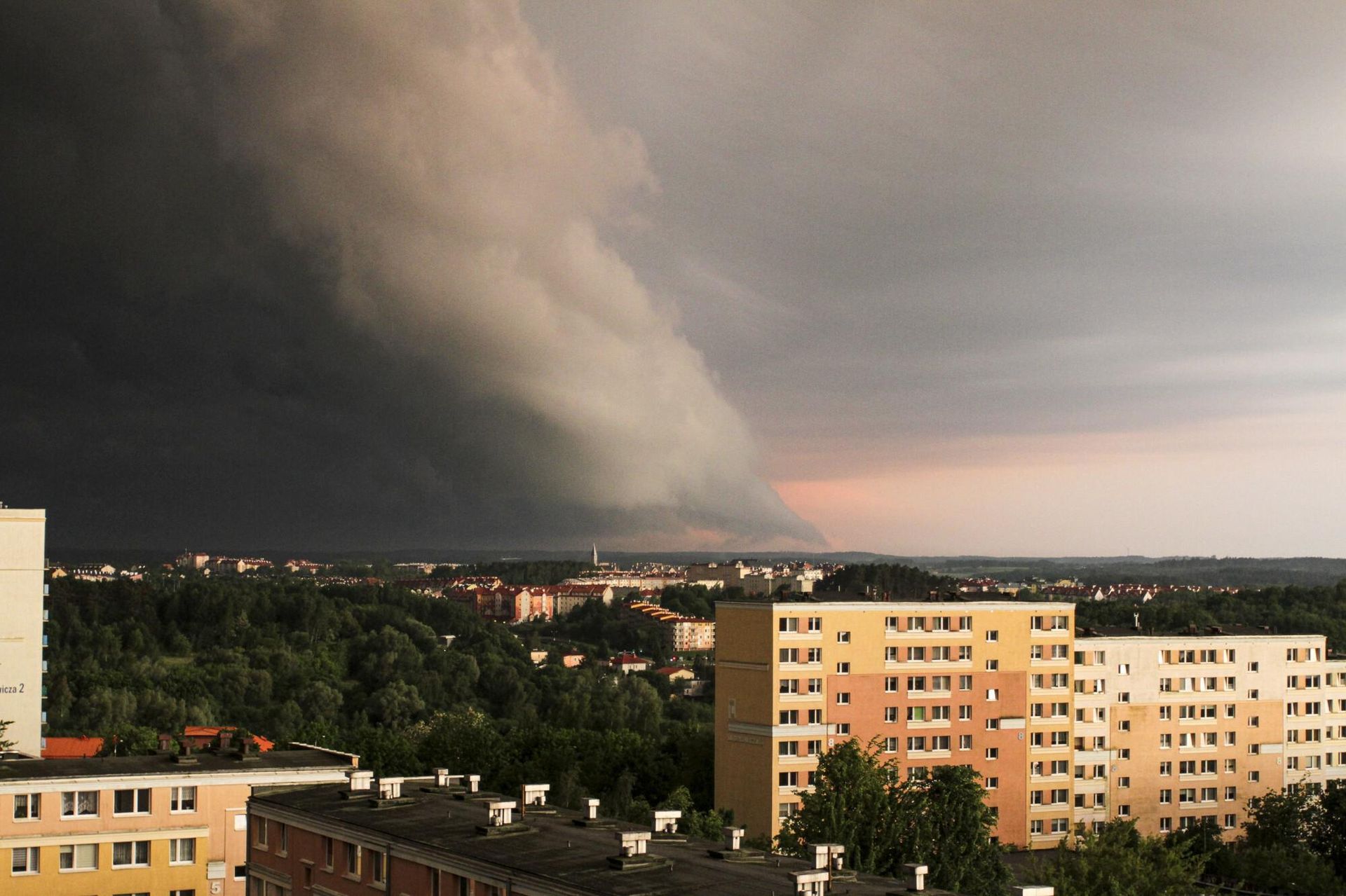 Prognoza pogody. Nadchodzą potężne burze z gradem i silny wiatr ...