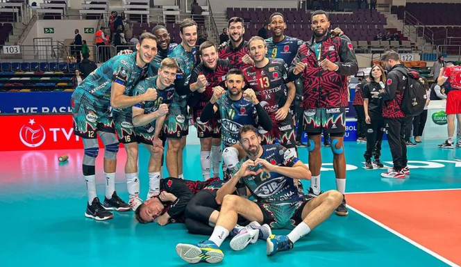 Kamil Semeniuk i Wilfredo Leon robią to cały czas we Włoszech! Te ... Kamil Semeniuk i Wilfredo Leon robią to cały czas we Włoszech! Te ...