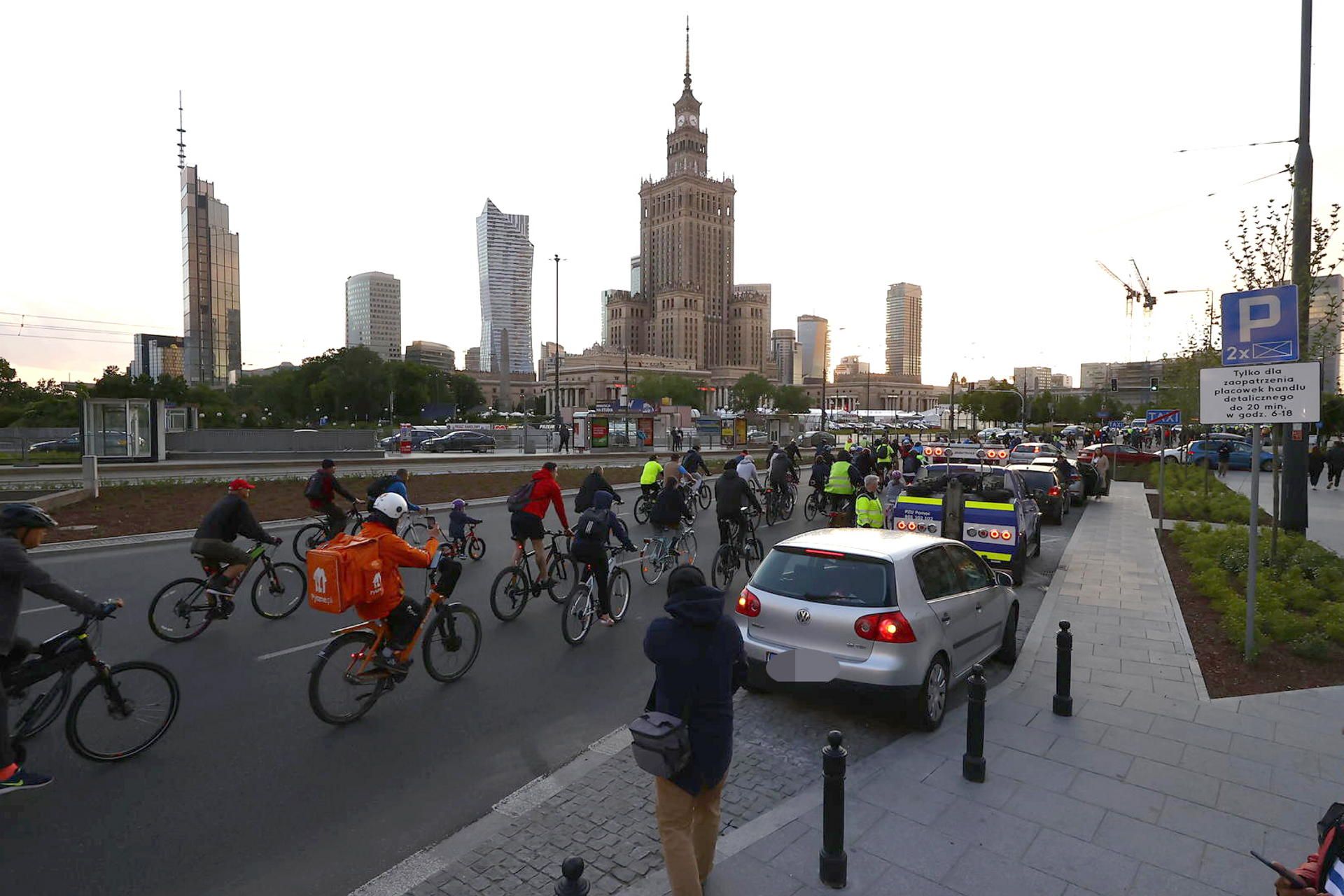 "Ostatni koncert" Quebonafide, Masa Krytyczna i rolkarze. Weekendowe utrudnienia w Warszawie ...