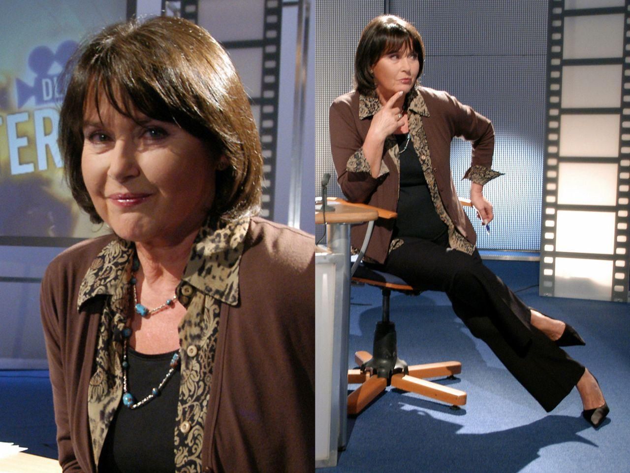 Tak siedzi Elżbieta Jaworowicz, gdy nikt nie patrzy. A jakie buty nosi ...