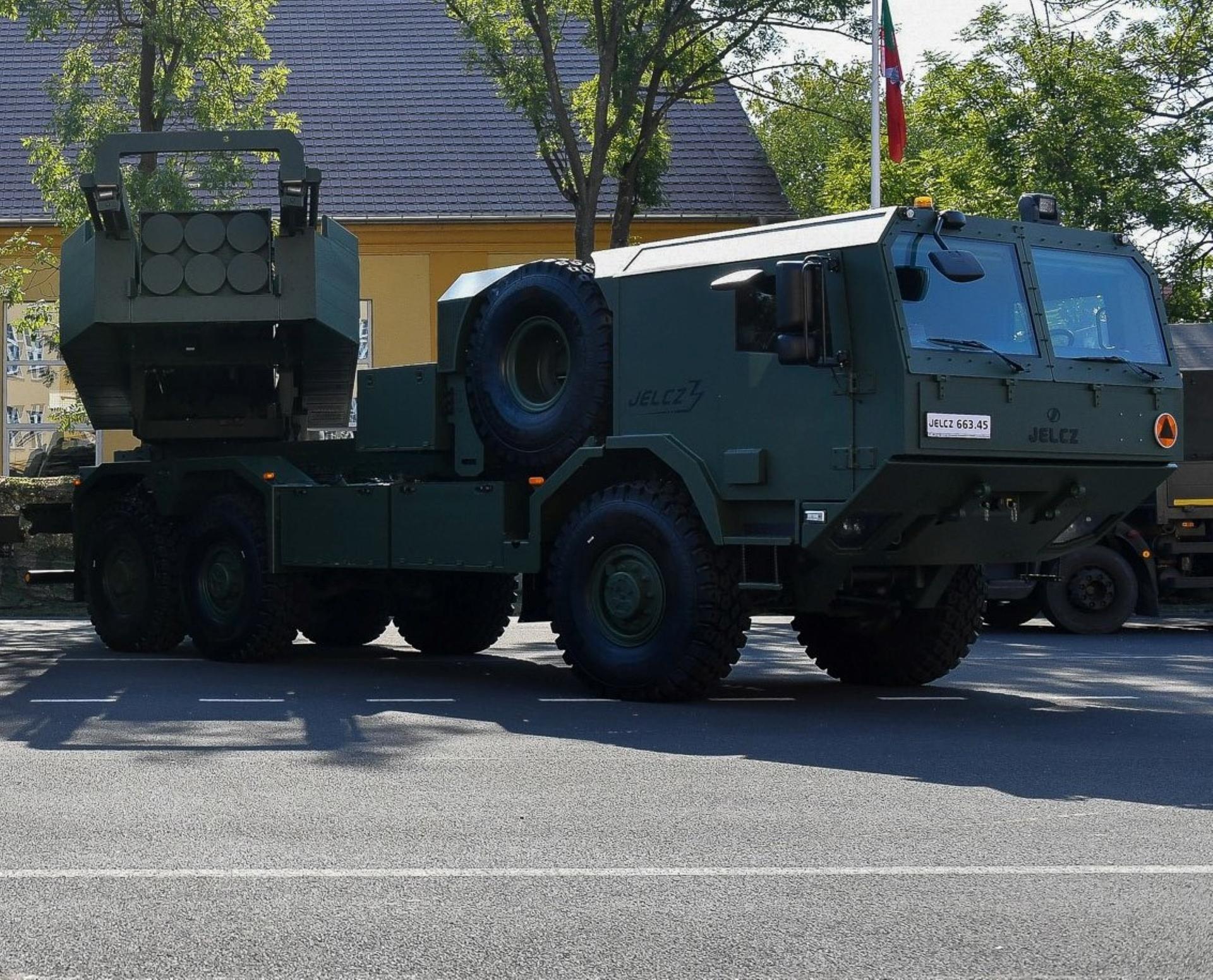 27 dywizjonów rakietowych uzbrojonych w system Homar-A. To wyrzutna ...