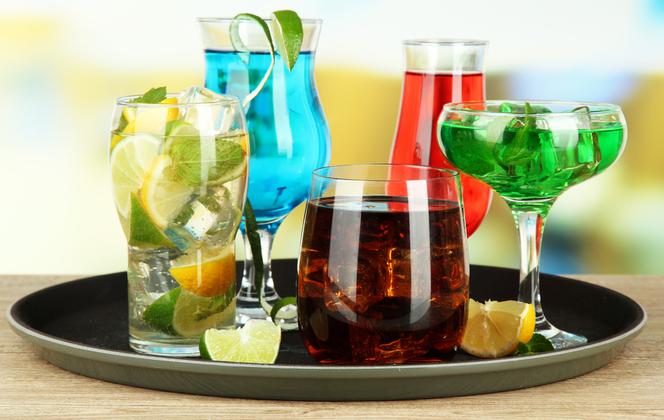 5 przepisów na popularne drinki alkoholowe - Beszamel.pl