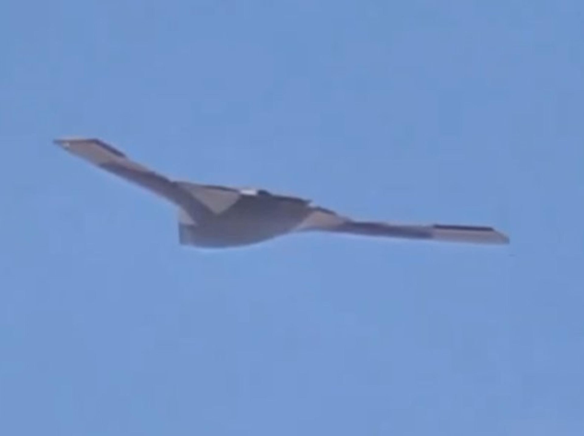 Tajemniczy chiński dron stealth GJ-X. Po raz pierwszy uchwycono go w ...