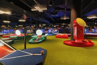 Zagrywki w Warszawie. Niezwykły bar z mini golfem, flipperami i karaoke ...