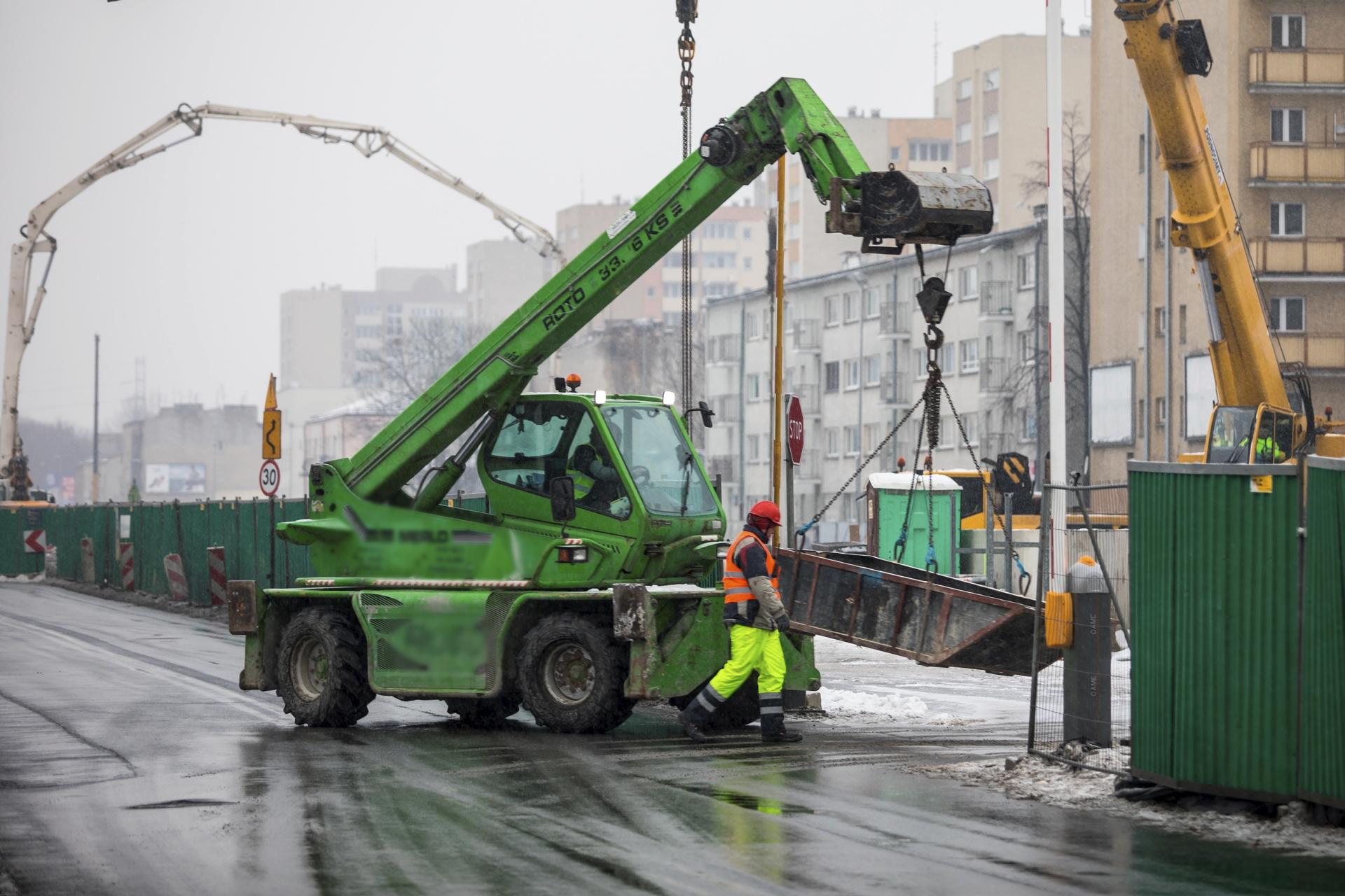 Praca w Polsce. Polacy coraz częściej pracują “u Ukraińca” - Super Biznes