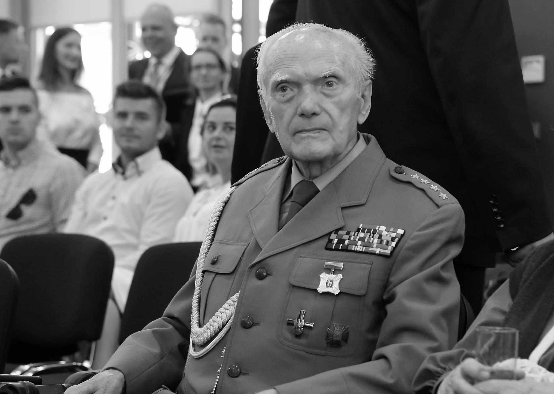 Nie żyje Władysław Rosiński ps. "Zapałka", legenda PW. "Nasze serca ...