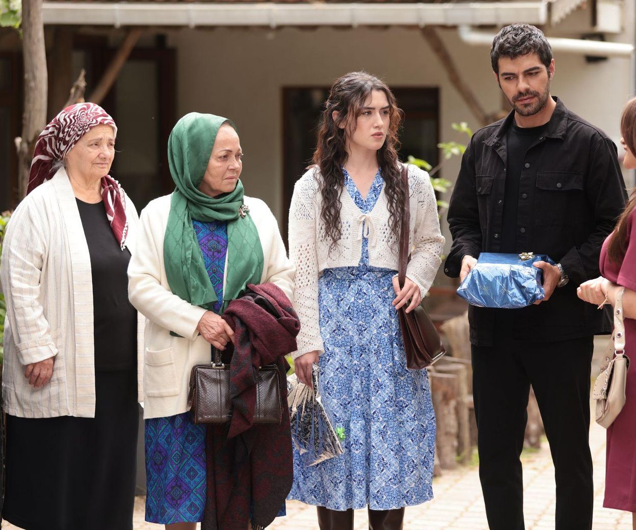 Wichrowe wzgórze odc. 90, 91, 92, 93, 94. Selma mówi matce prawdę o tym, co spotkało Zeynep i ...