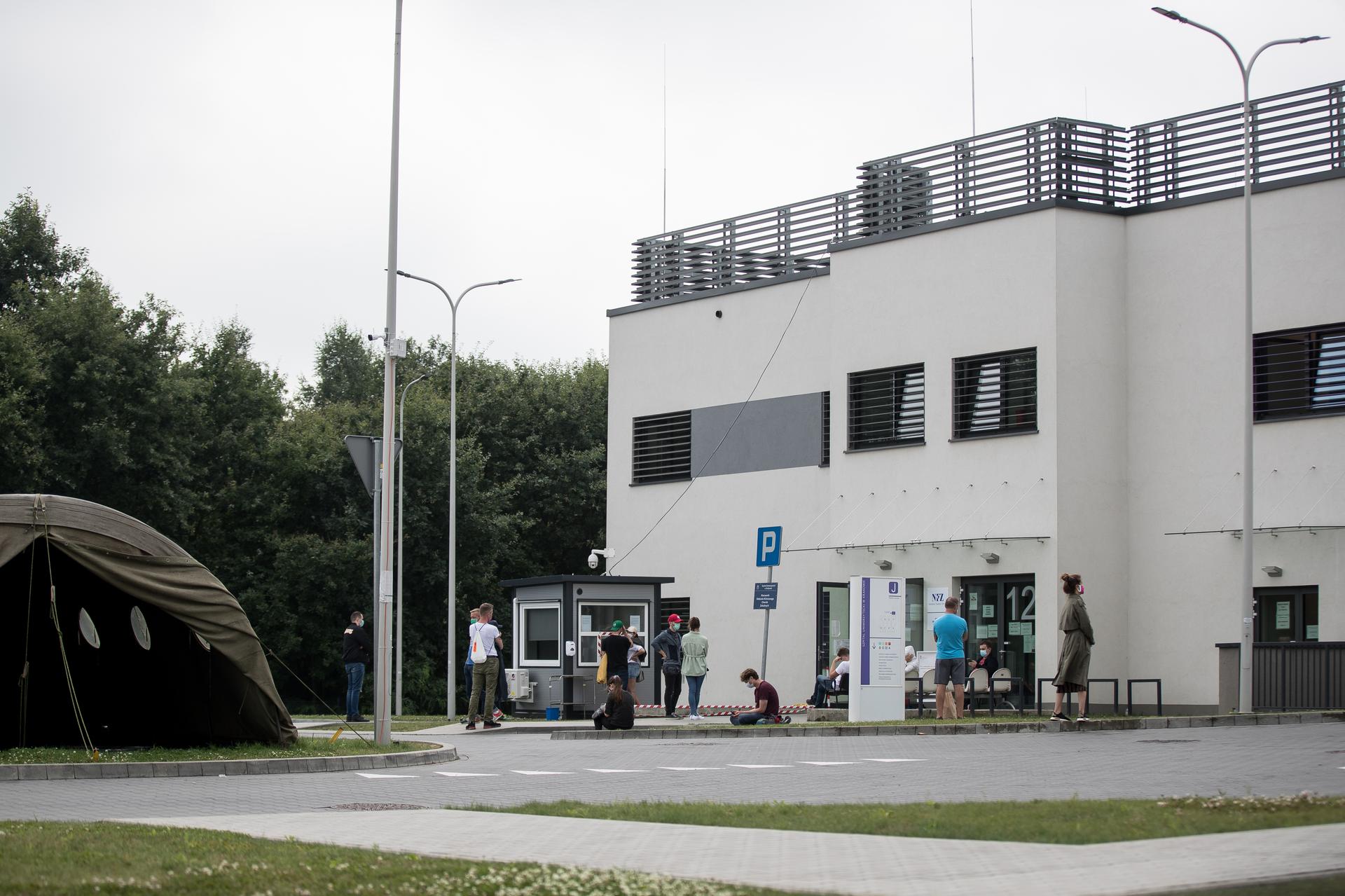 Koronawirus. Czarna środa w Małopolsce, zmarło kolejnych sześciu ... Koronawirus. Czarna środa w Małopolsce, zmarło kolejnych sześciu ...