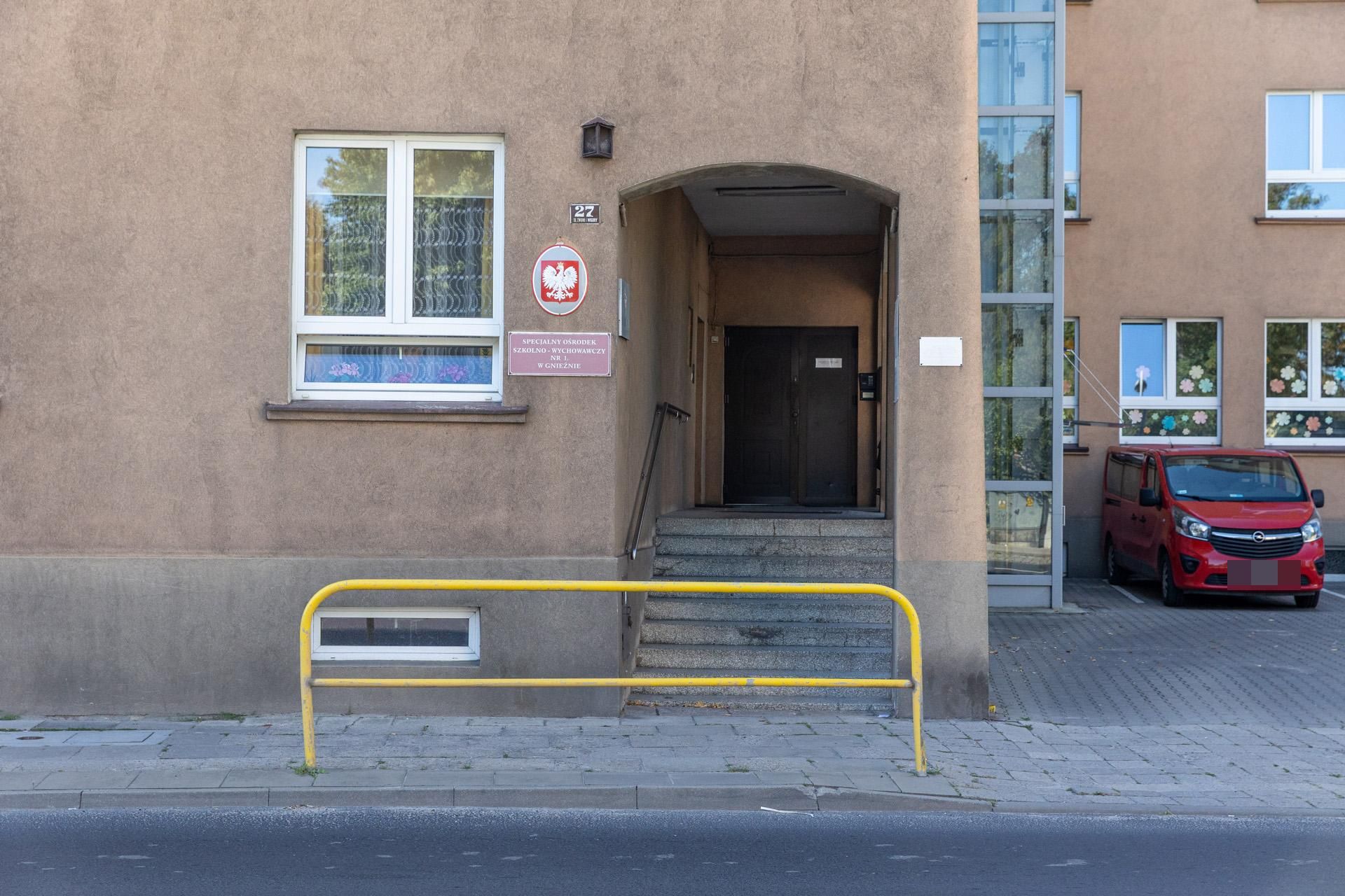 11-latek wypadł z okna na 3. piętrze szkoły w Gnieźnie! Jego stan jest ...