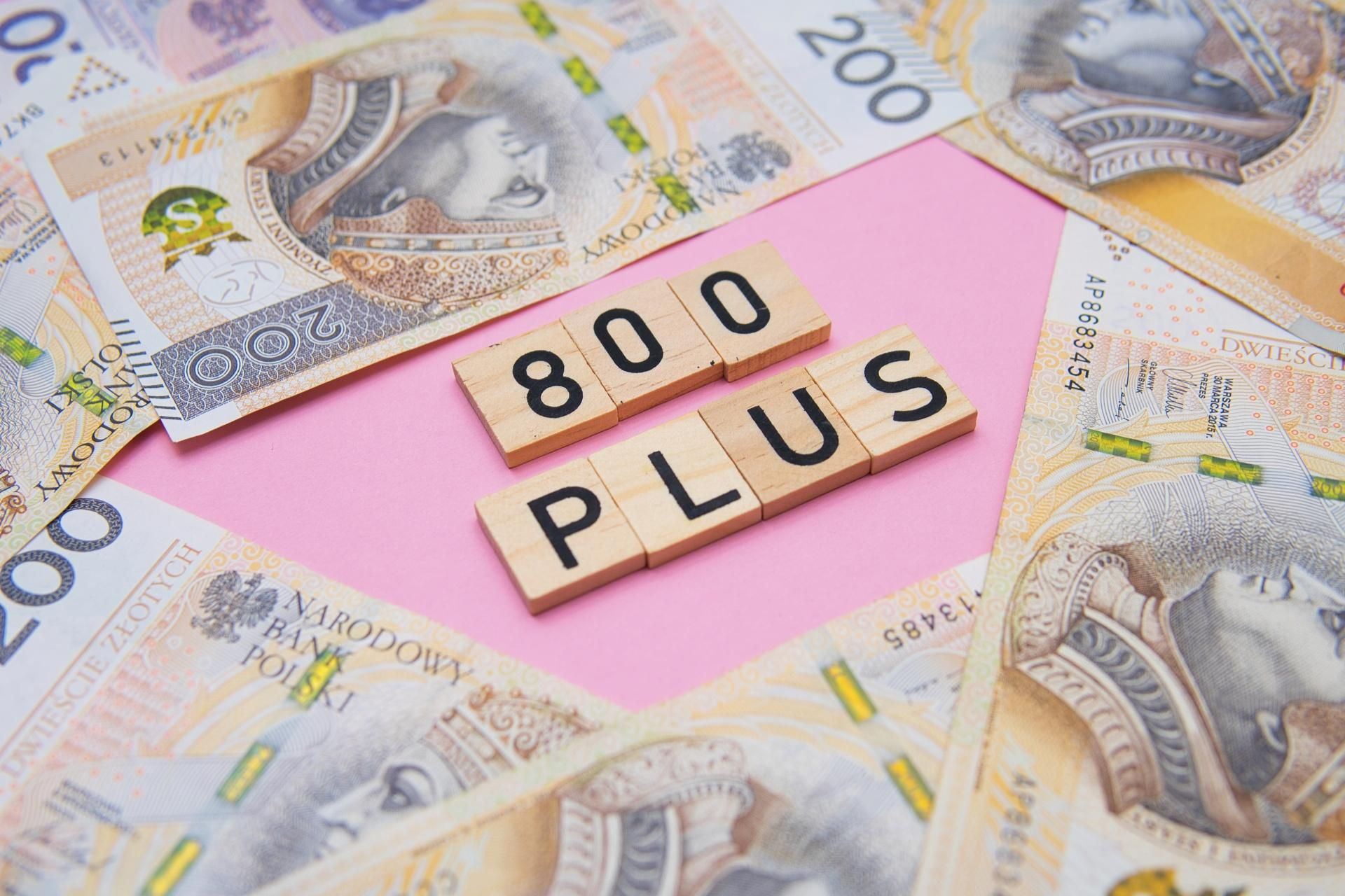 800 plus: Podwójne wypłaty w maju 2025. Sprawdź, kiedy otrzymasz ...