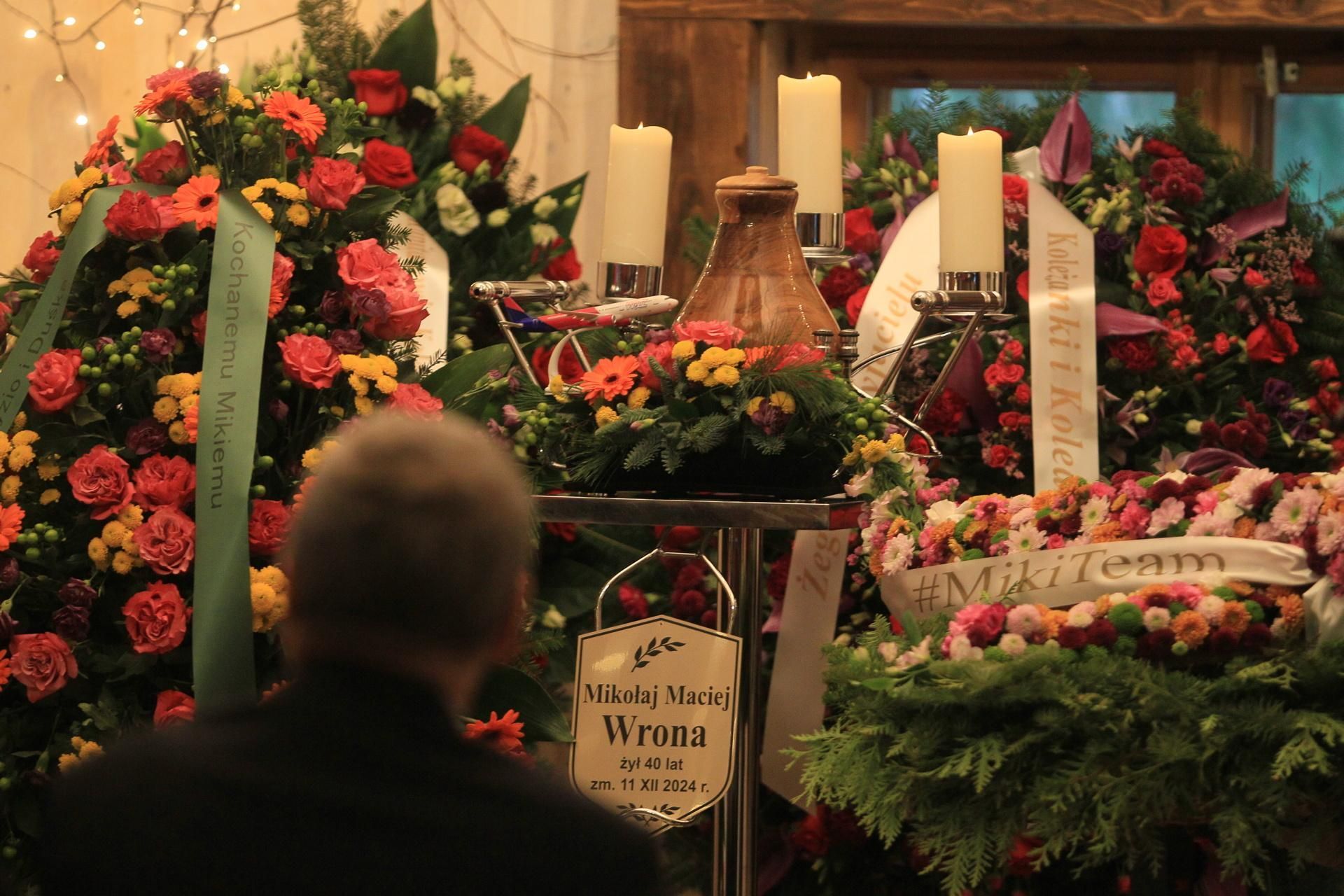 Pogrzeb Mikołaja Wrony, syna słynnego kapitana. Zdjęcia - Warszawa ...