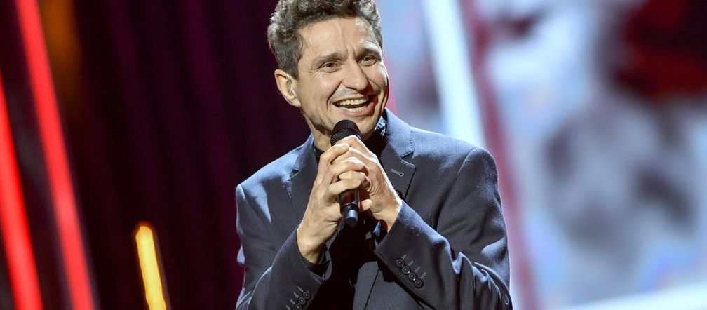 Kim jest Janusz Radek? To on zastąpił Sarę James w polskich ...