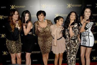 WOJNA sióstr na WYCIĘTE bikini! Kardashianki walczą na BIUSTY! - Super ...