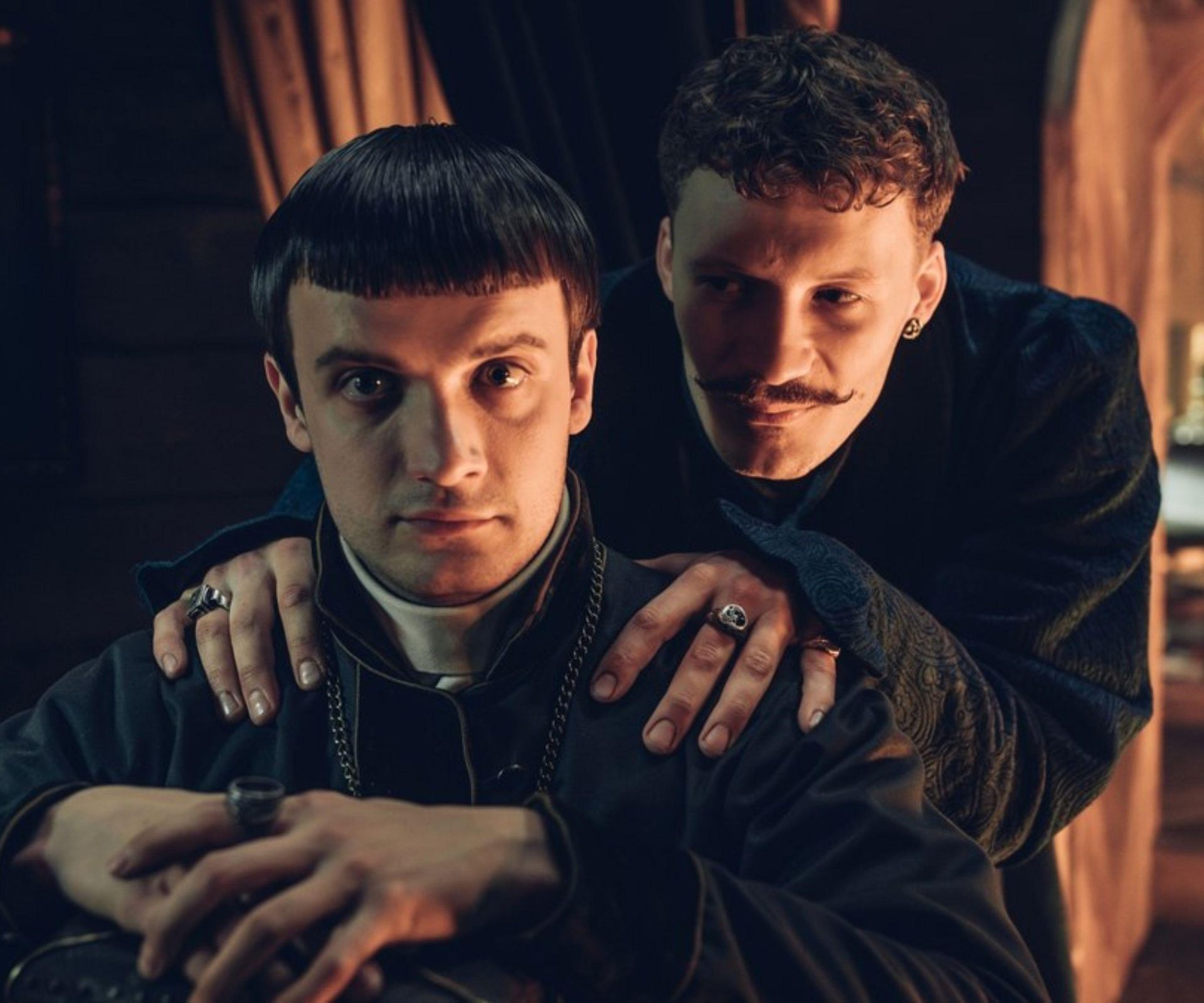 Złe wieści dla fanów "1670". Jeden z aktorów odszedł z obsady - ESKA.pl