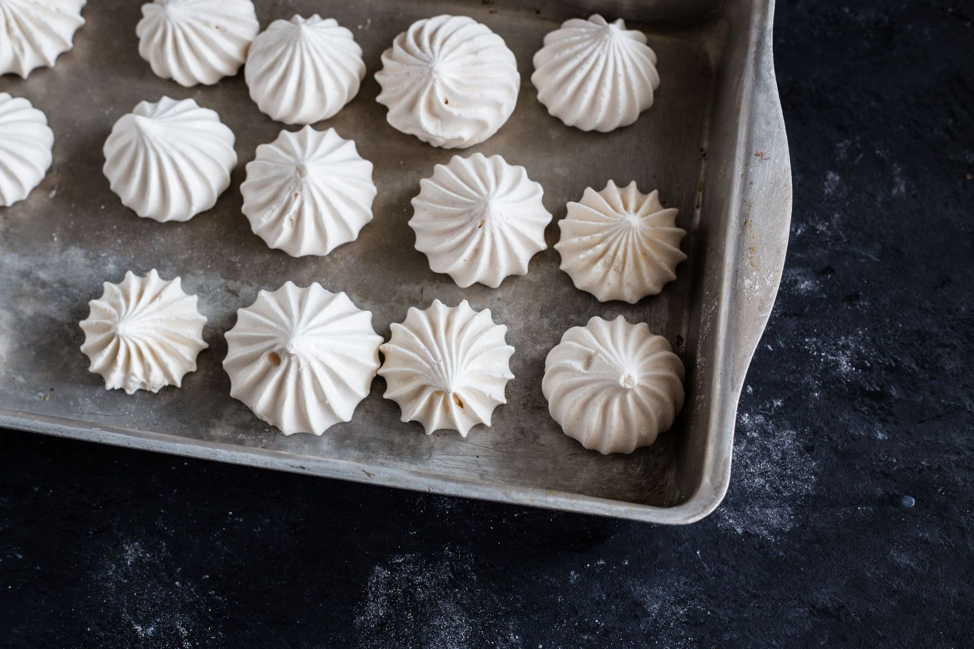 Jak zrobić bezy? Dobry przepis krok po kroku - Beszamel.pl