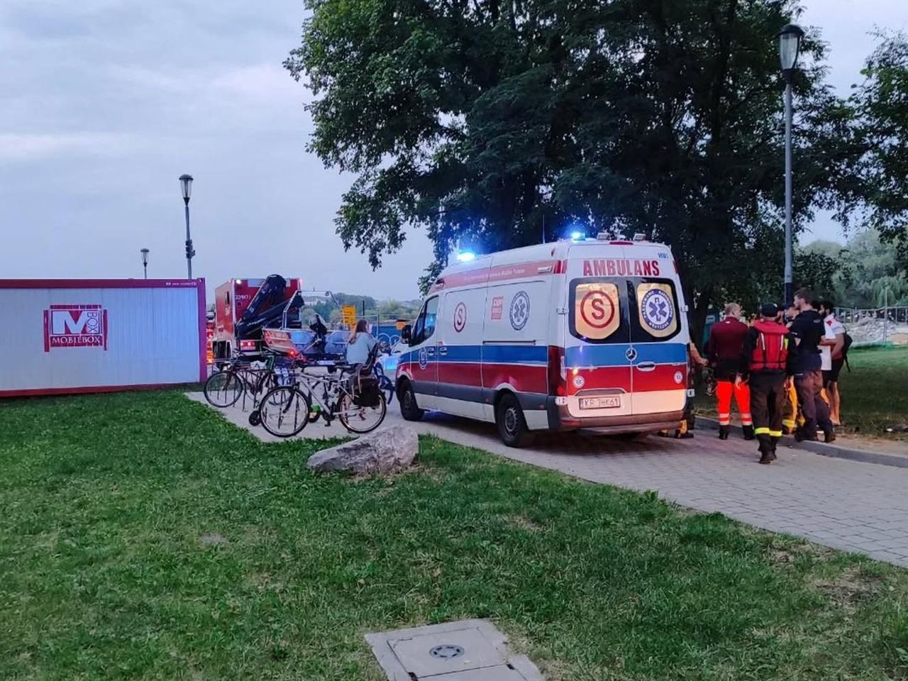 Kraków. Dramatyczny wypadek na Bagrach. Nie żyje młody mężczyzna - Kraków Radio ESKA