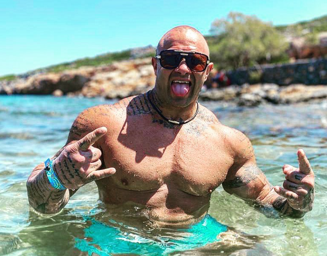 Aż pobledliśmy po zobaczeniu, co zrobił ze sobą "Bestia" Piechowiak ...