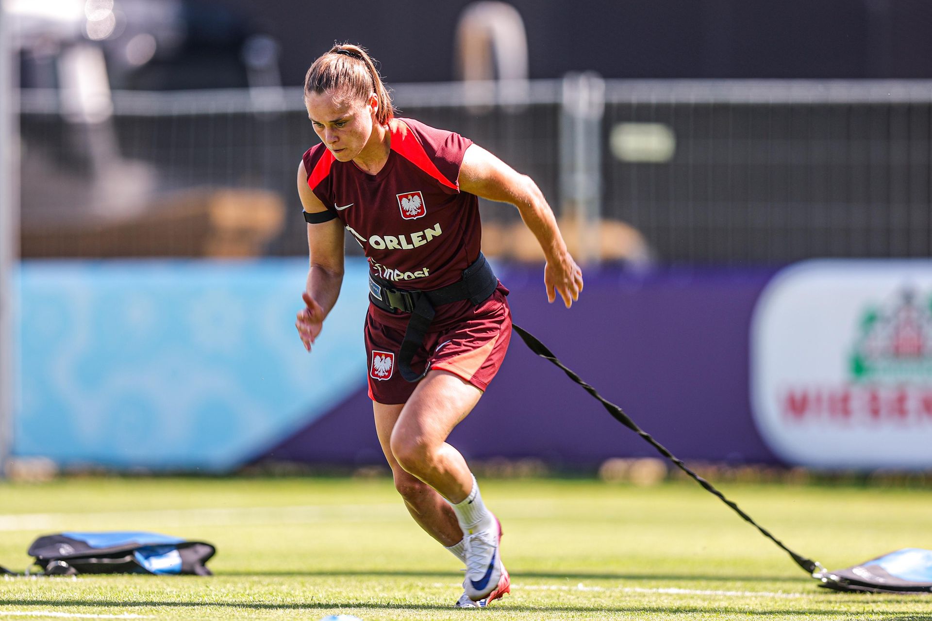 Ile zarabia Ewa Pajor? Mniej niż Lewandowski w tydzień. Smutna prawda ...