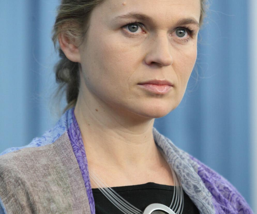 Ta dziewczynka ze zdjęcia to Barbara Nowacka! Jak się zmieniła przez ...