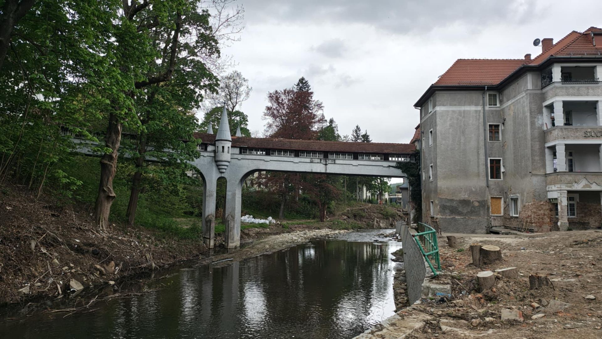 Lądek-Zdrój i jego perełka. Jedyny kryty most w Polsce przetrwał powódź ...