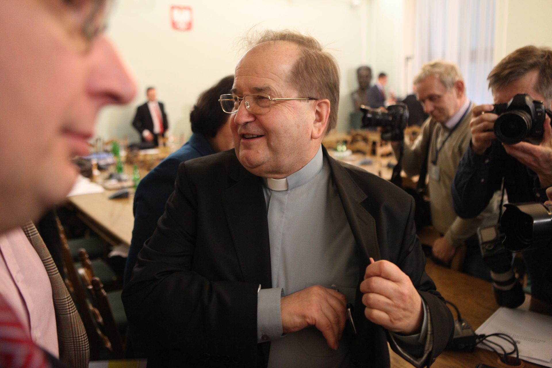 SZOK! Ziobro ujawnił w jakich warunkach mieszka ojciec Rydzyk ...