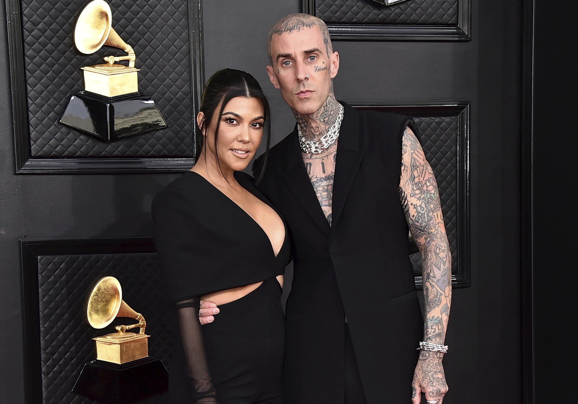 Mąż Kourtney Kardashian w szpitalu! Umiera z bólu, nie może chodzić. Co ... Mąż Kourtney Kardashian w szpitalu! Umiera z bólu, nie może chodzić. Co ...