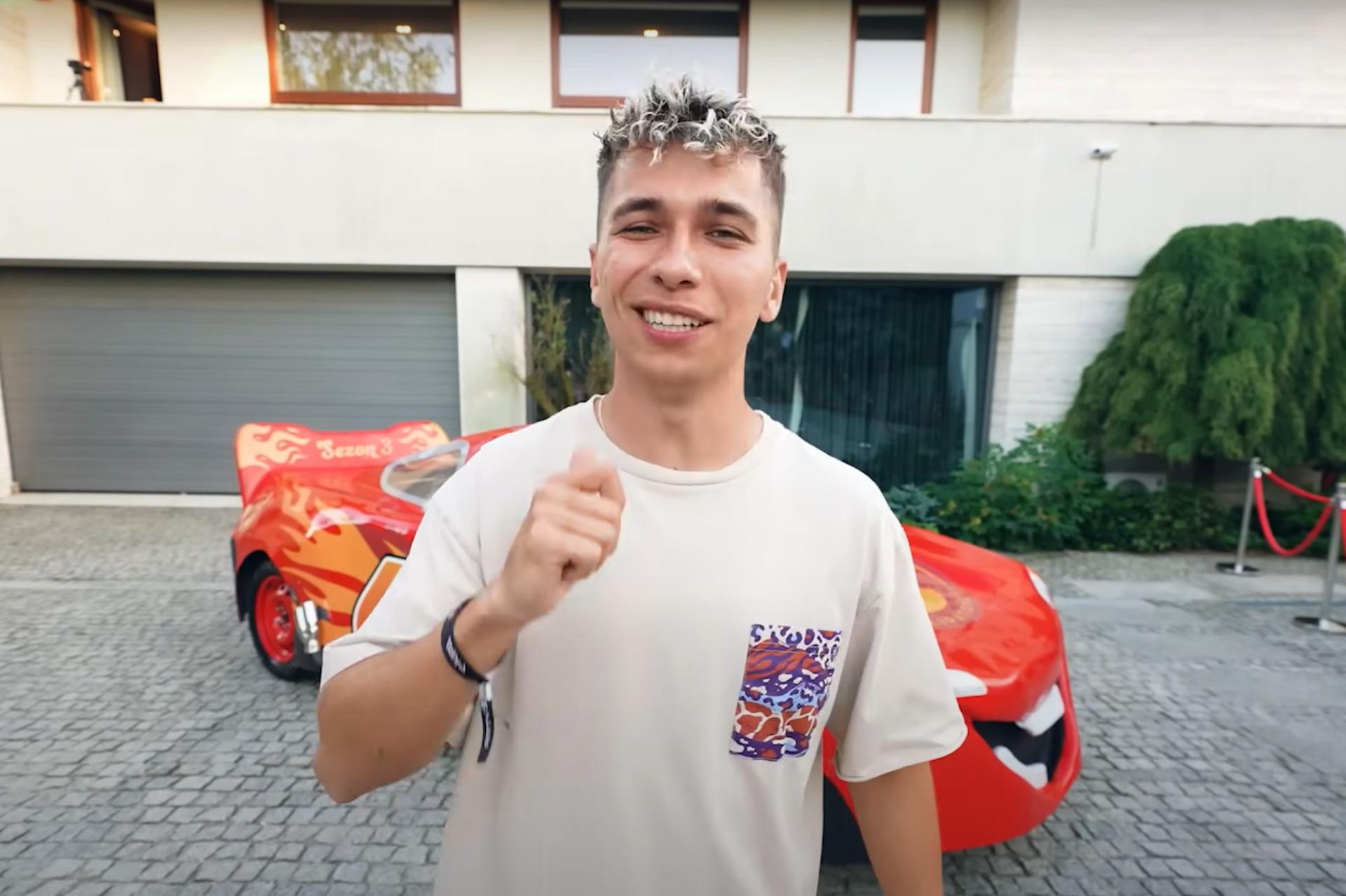 Friz - zarobki za filmik mający 2 miliony wyświetleń szokują. KWOTA ...