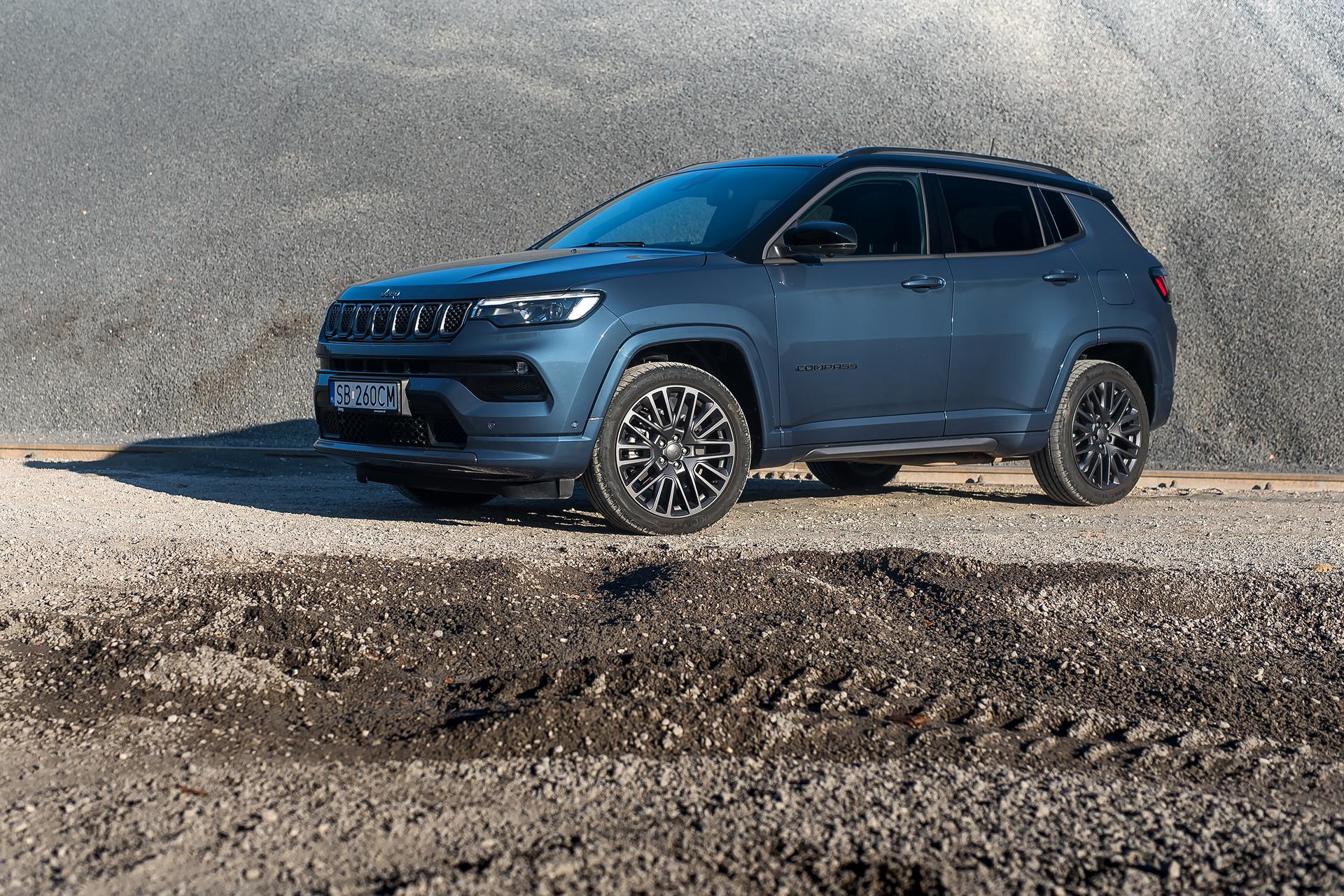 Oszczędny i wciąż sprawny w terenie. Jeep Compass 4xe Plug-in Hybrid ...