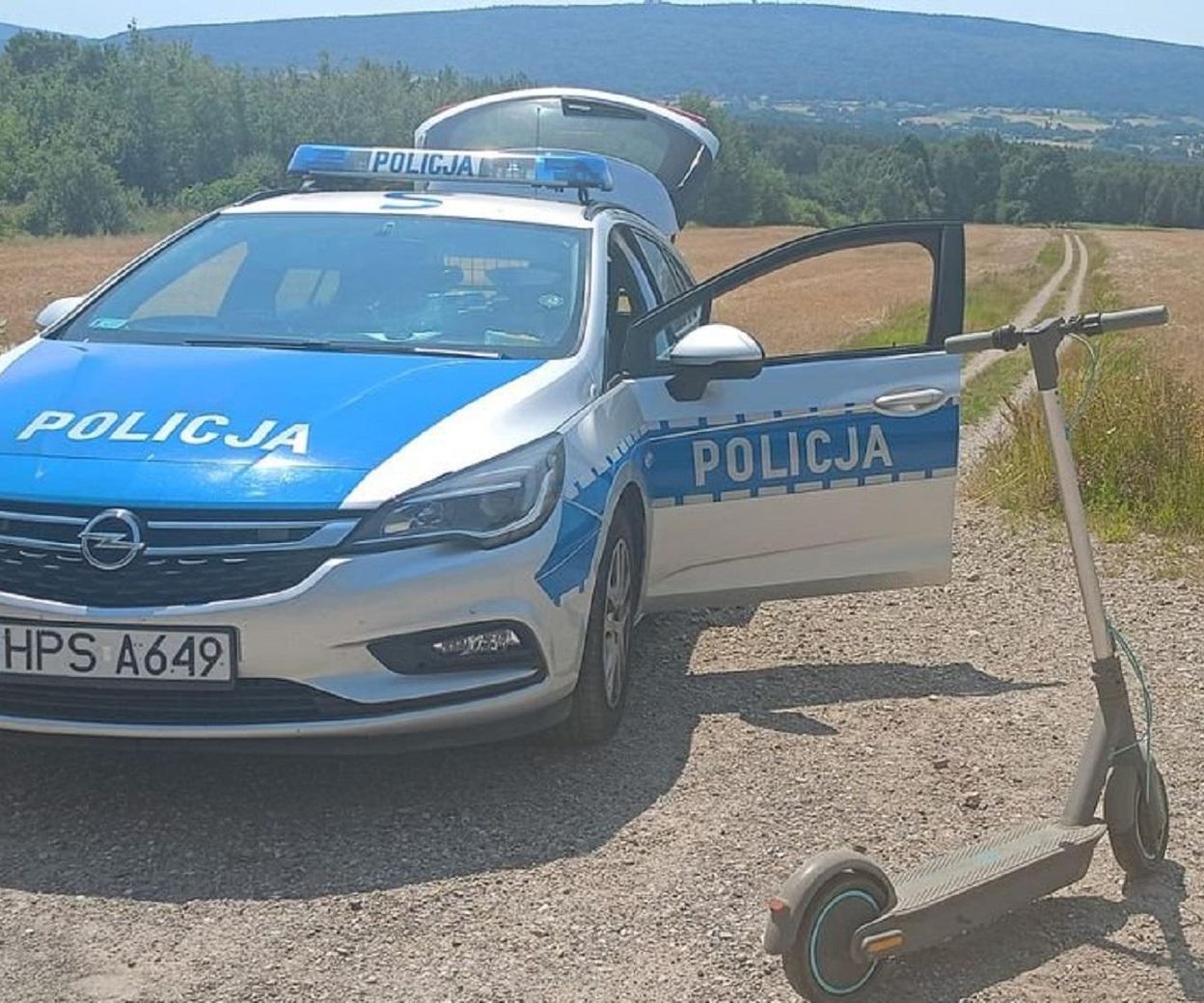 Nietrzeźwy 60-latek na hulajnodze w Świętokrzyskiem. Mężczyzna "wydmuchał" ponad promil alkoholu ...