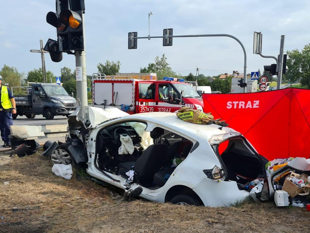 Tragiczny wypadek w Skarszewie. Nie żyje młody kierowca - Kalisz, ESKA.pl