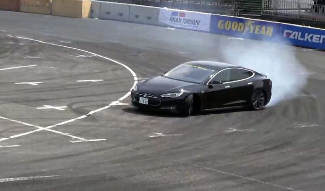 Tesla Model S może driftować: elektrowóz nadaje się do jazdy bokiem ...