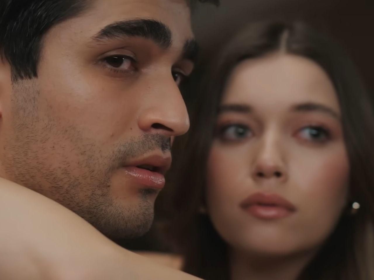 Złoty chłopak odc. 236, 237, 238, 239, 240 streszczenie. Tayyar zastawia sidła na Esme, w której ...