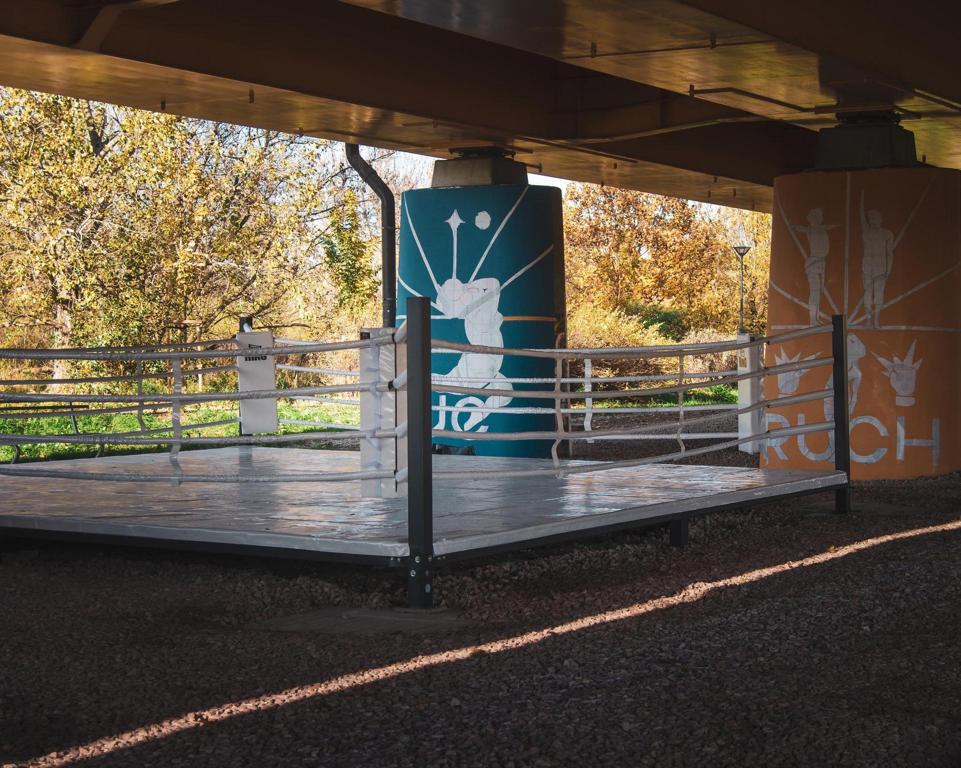 W Warszawie pod mostem stanął bokserski ring. Powstała tam nowa ...