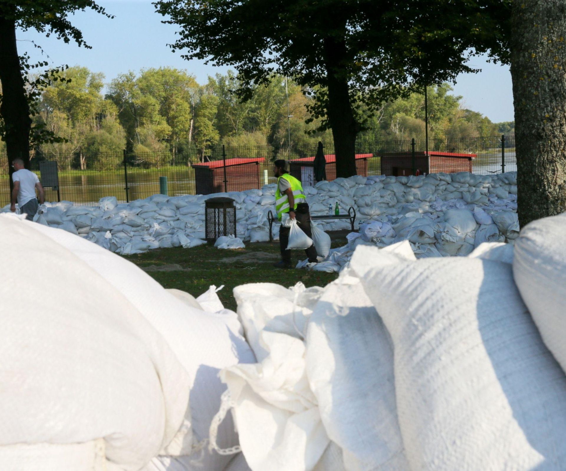 Brzeg Dolny szykuje się na falę wezbraniową. Ta ma nadejść wieczorem ...