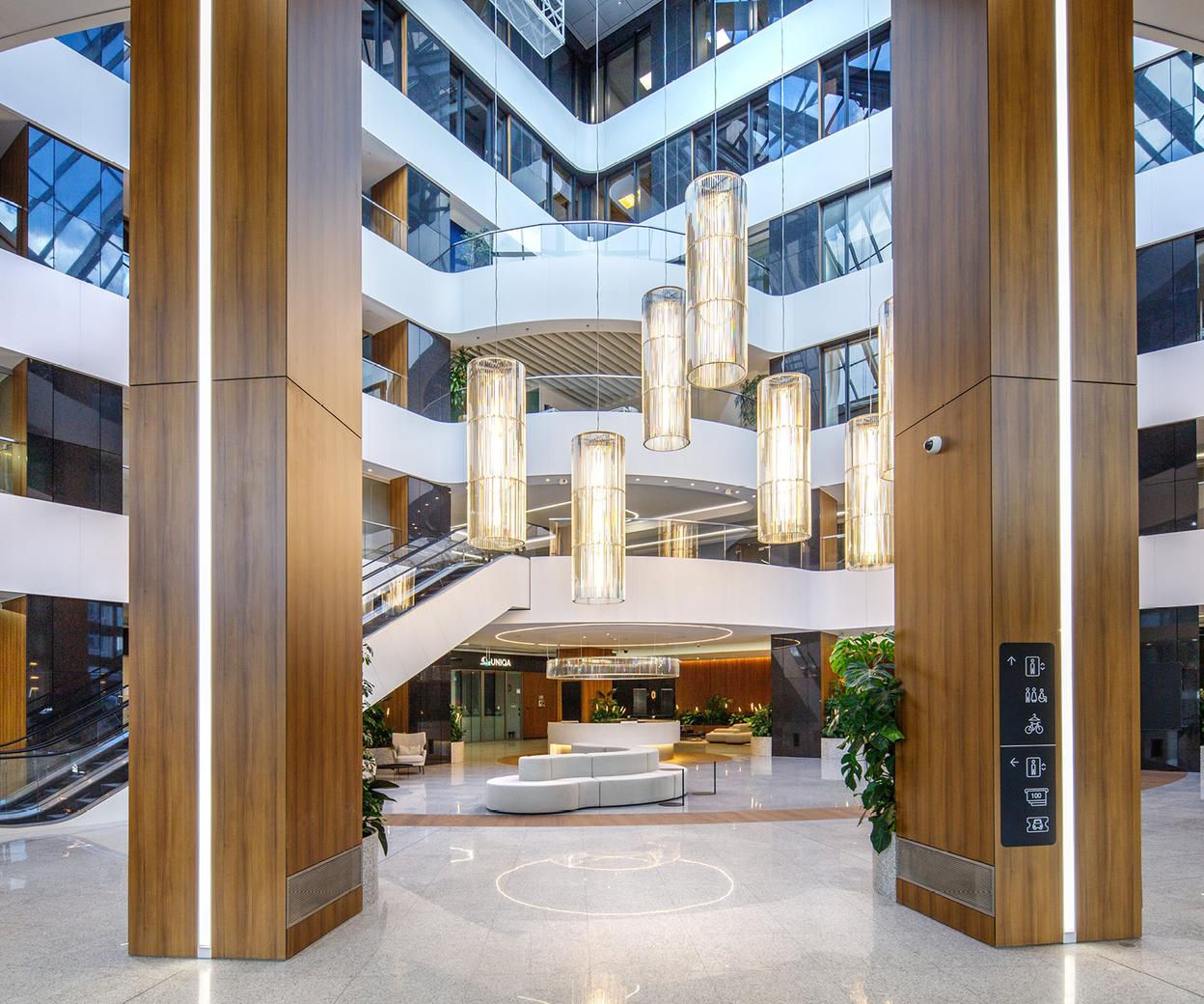 Lobby biurowca Warsaw Trade Tower – ponadczasowa elegancja. Zobacz ...
