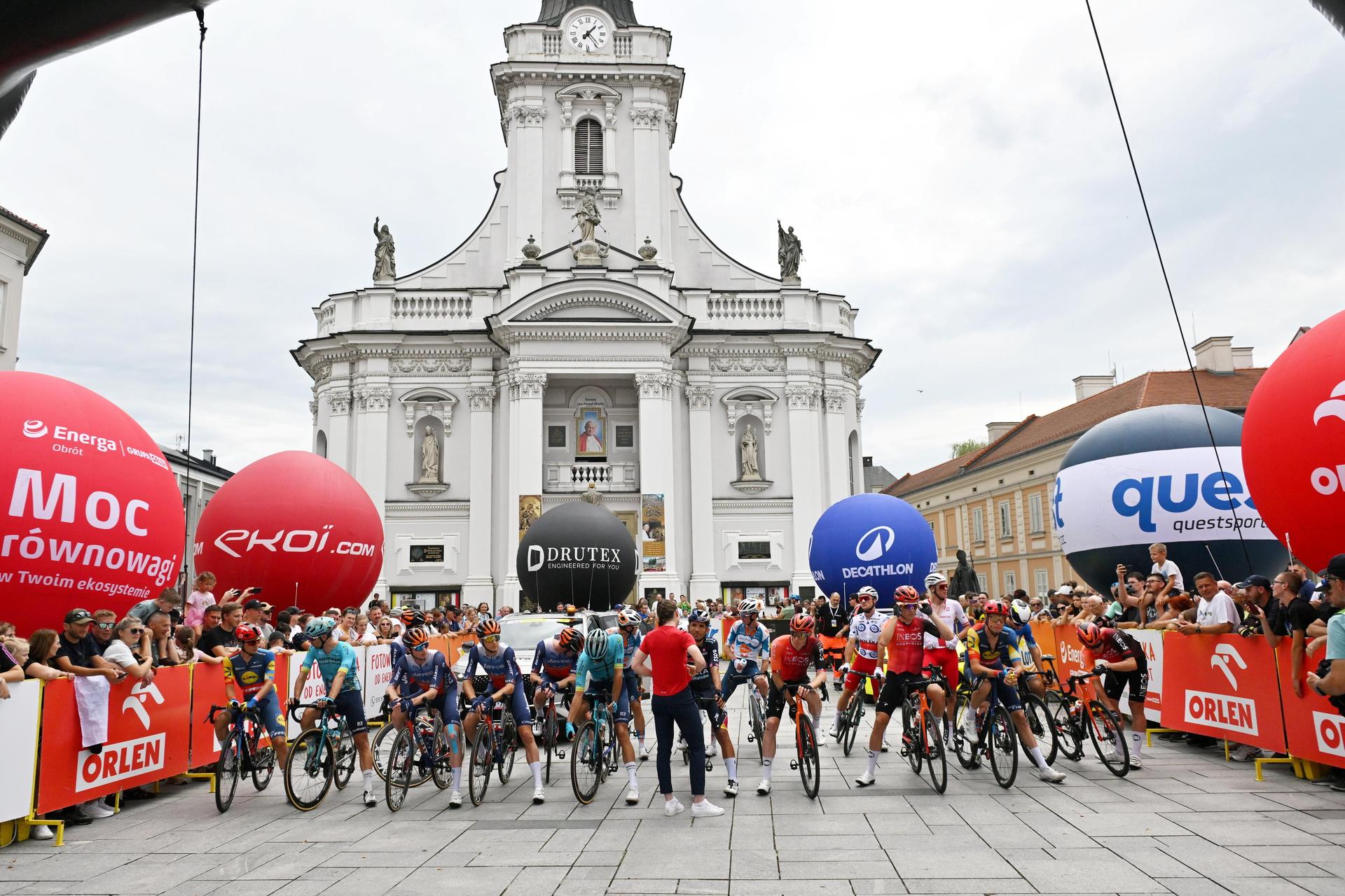 Tour de Pologne etap Wadowice-Bukowina Tatrzańska. Na prowadzeniu ...