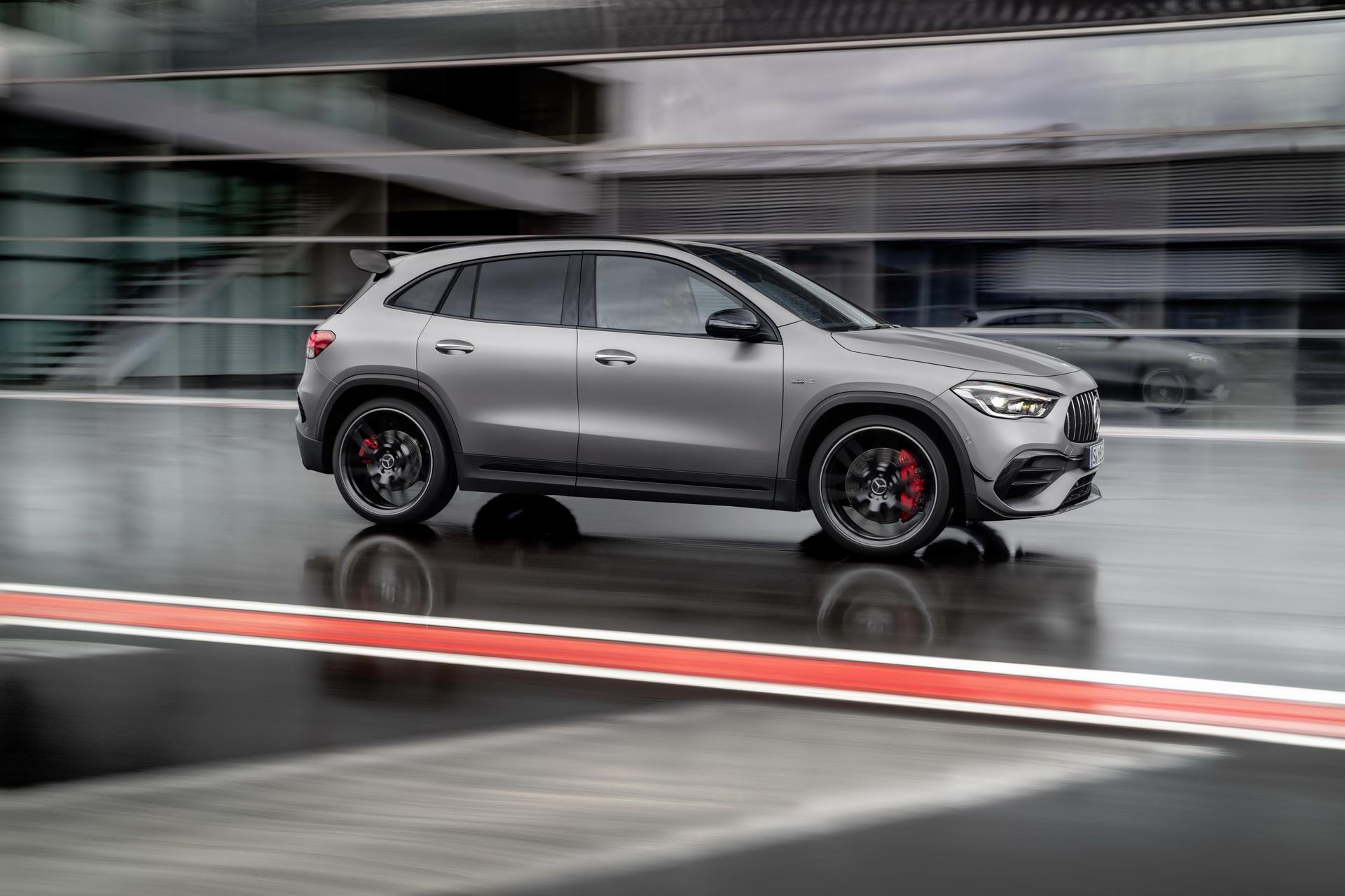 Kipi mocą i przyciąga uwagę. Mercedes-AMG GLA 45 i GLA 45 S oficjalnie ...