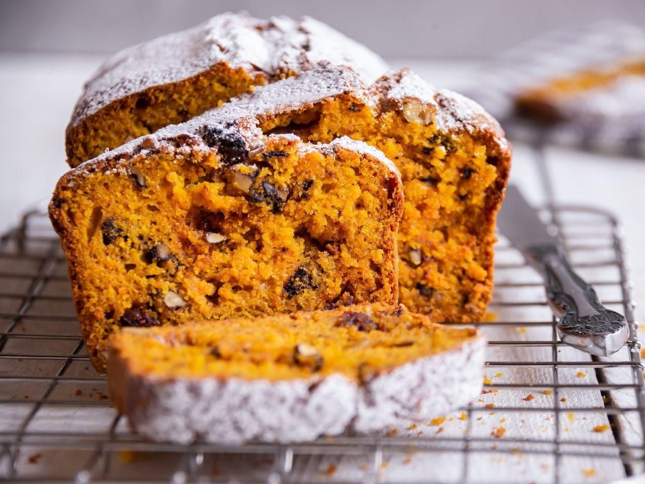 Ścieram na tarce i mieszam z tymi składnikami. To wyborne ciasto ...