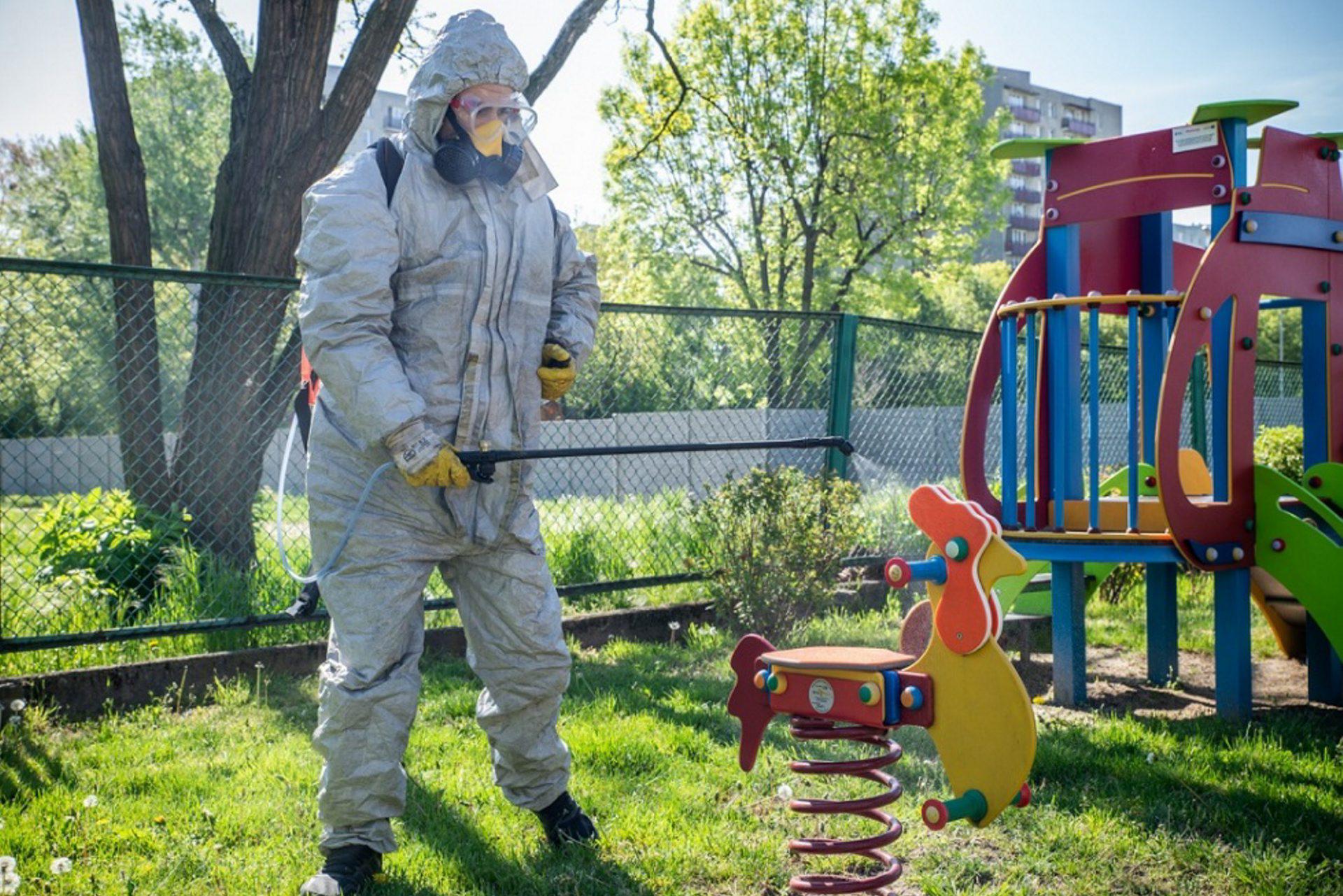 Warszawa. Miasto chroni dzieci przed wirusem. Zobacz gdzie ozonowali place zabaw - Warszawa ...