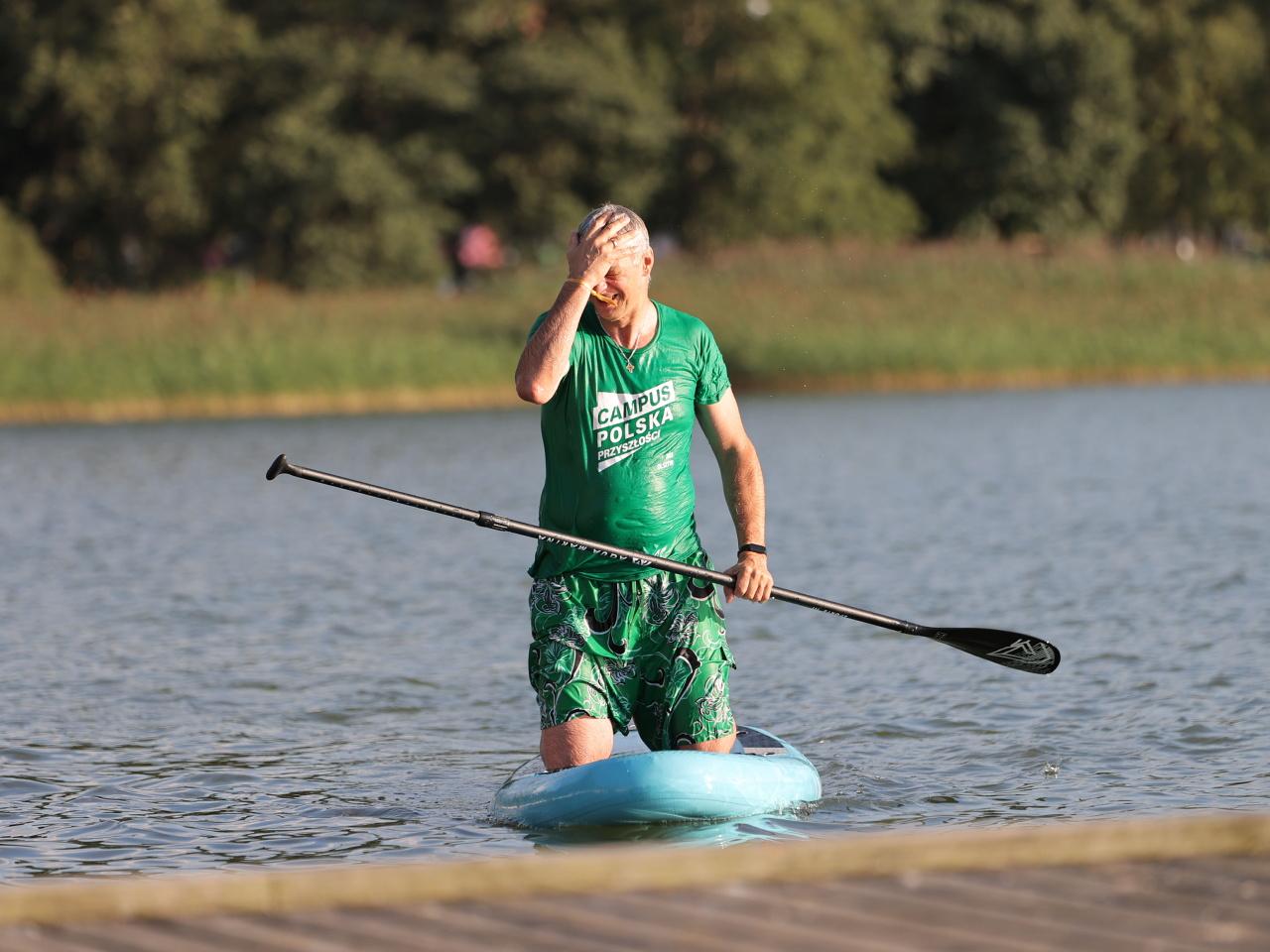 Poseł Poncyljusz szaleje w Olsztynie na SUPie - Super Express