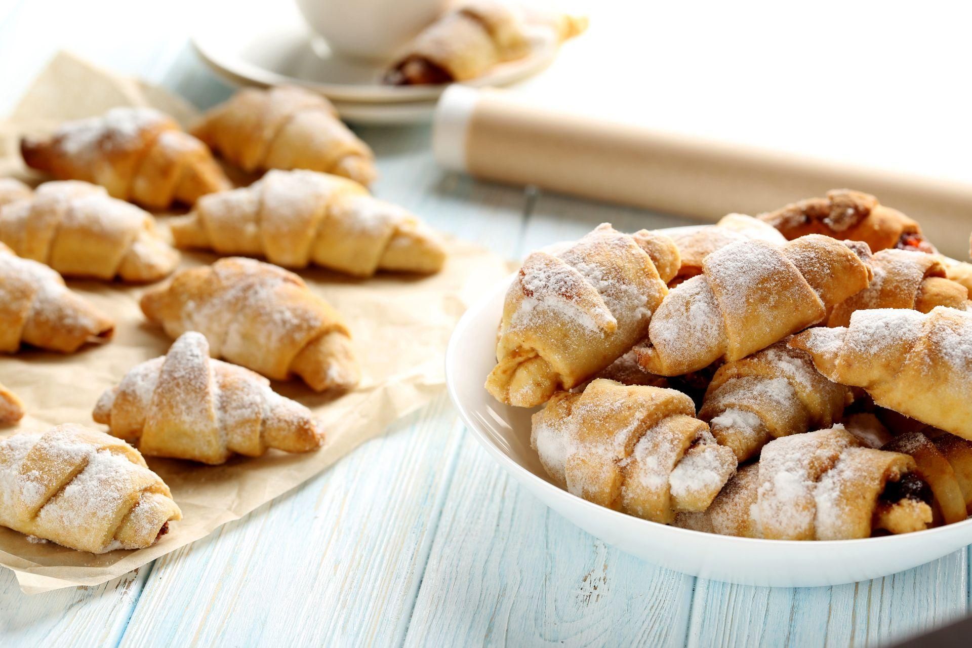 Kruche rogaliki z 3 składników. Bez jajek i cukru, a smakują wybornie ...