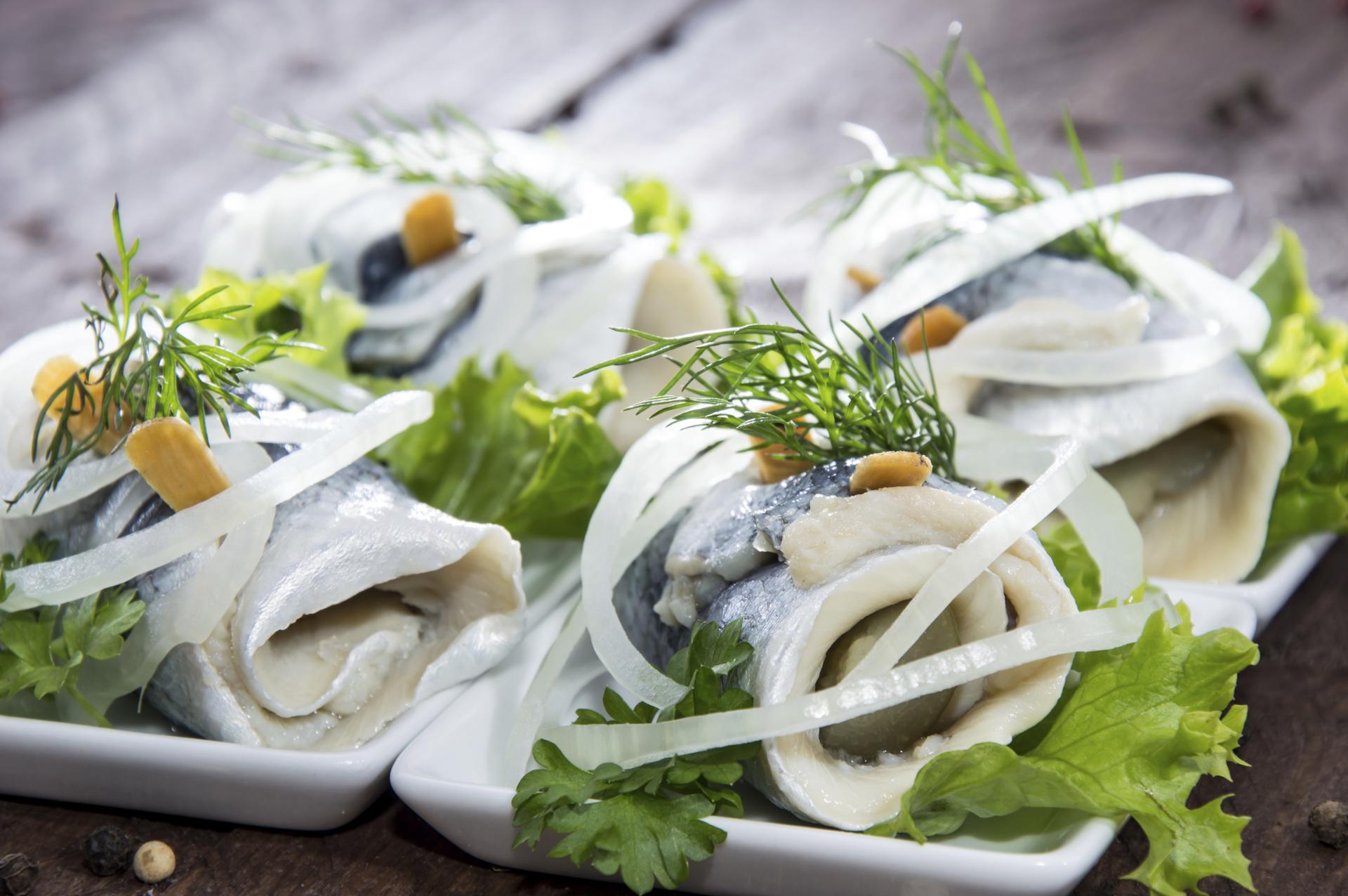 Rolmopsy w słodko-kwaśnej zalewie: oryginalny przepis - Beszamel.pl