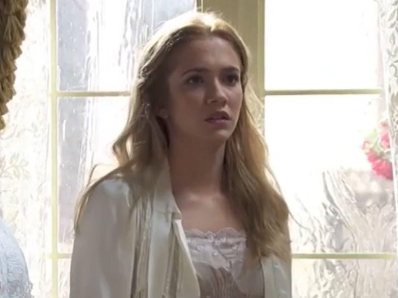 "Akacjowa 38", odc. 719-723 - streszczenie. Elvira chce zapytać Simona ...