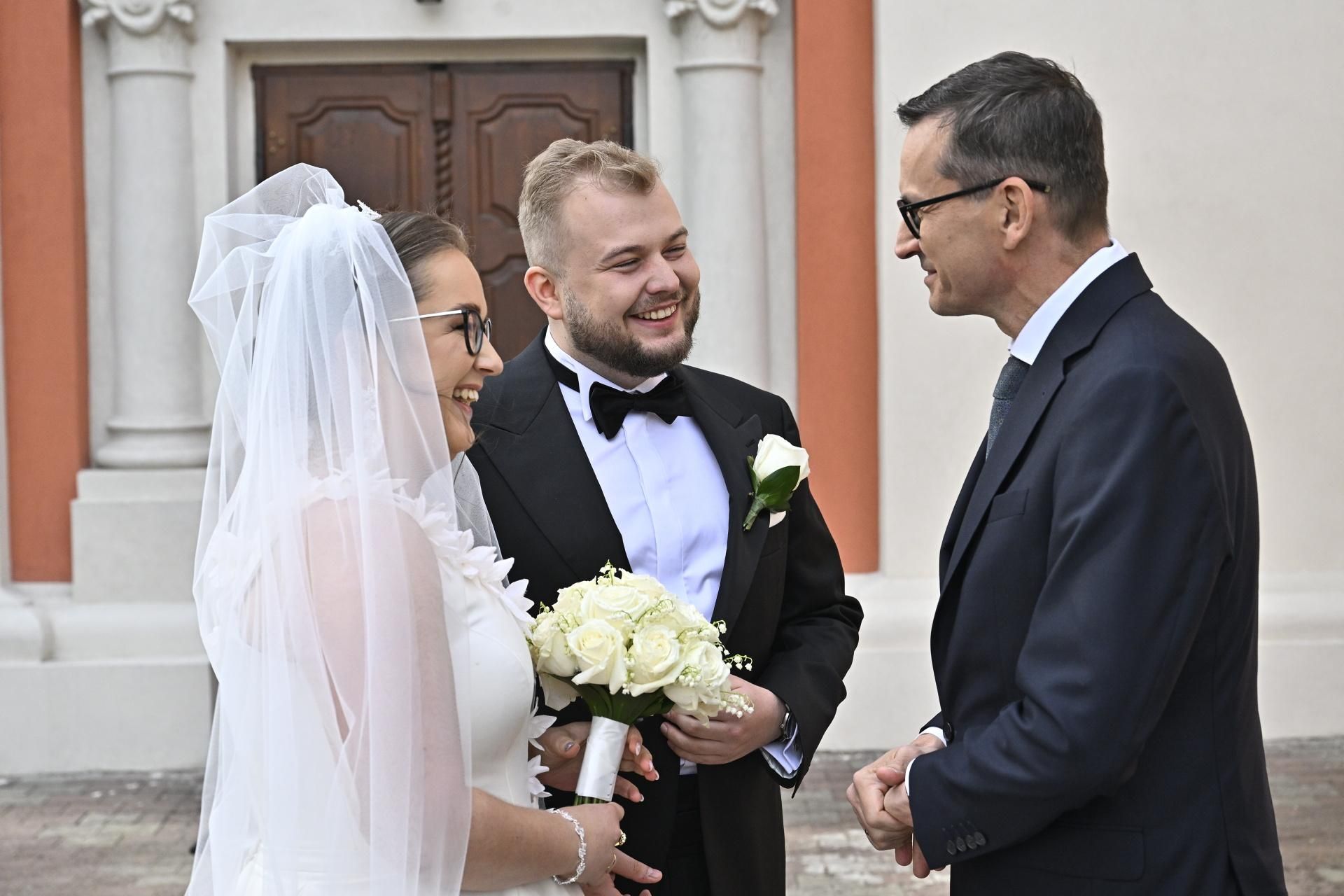 Poseł PiS ślubował miłość aż po grób. Na miejscu Morawiecki, Błaszczak ...