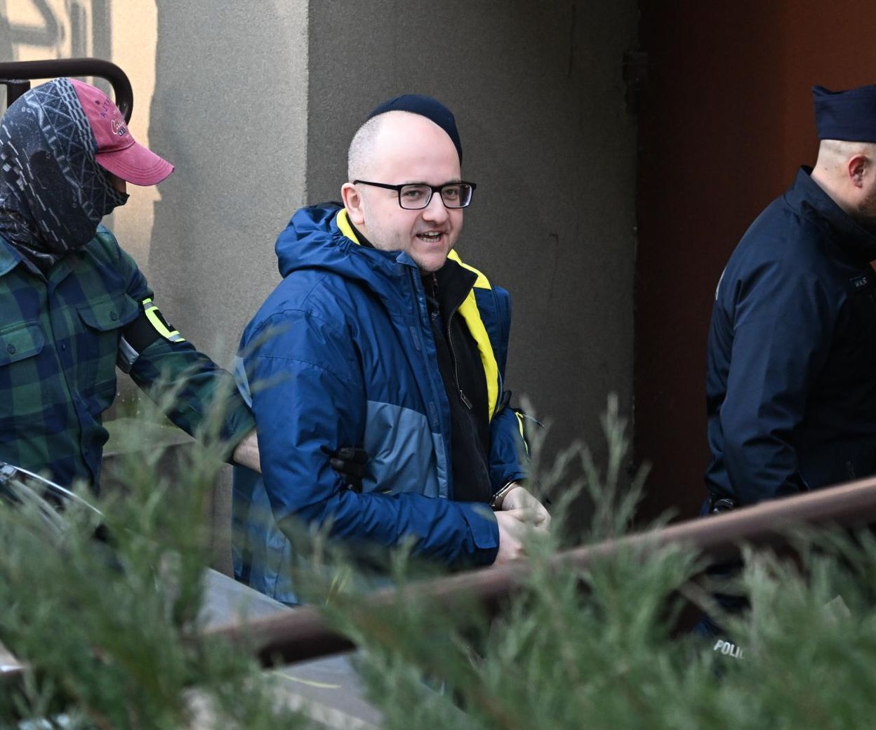 Matecki przywieziony do sądu. Trwa posiedzenie w sprawie aresztu - Warszawa Radio ESKA