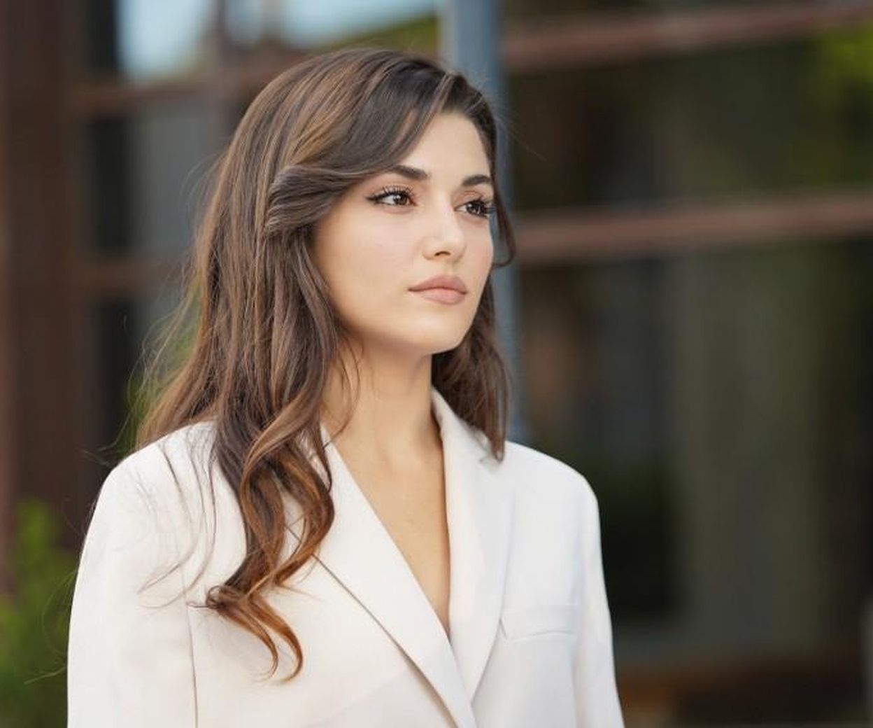 Hande Erçel - jak potoczyla się kariera Edy z serialu "Zapukaj do moich ...