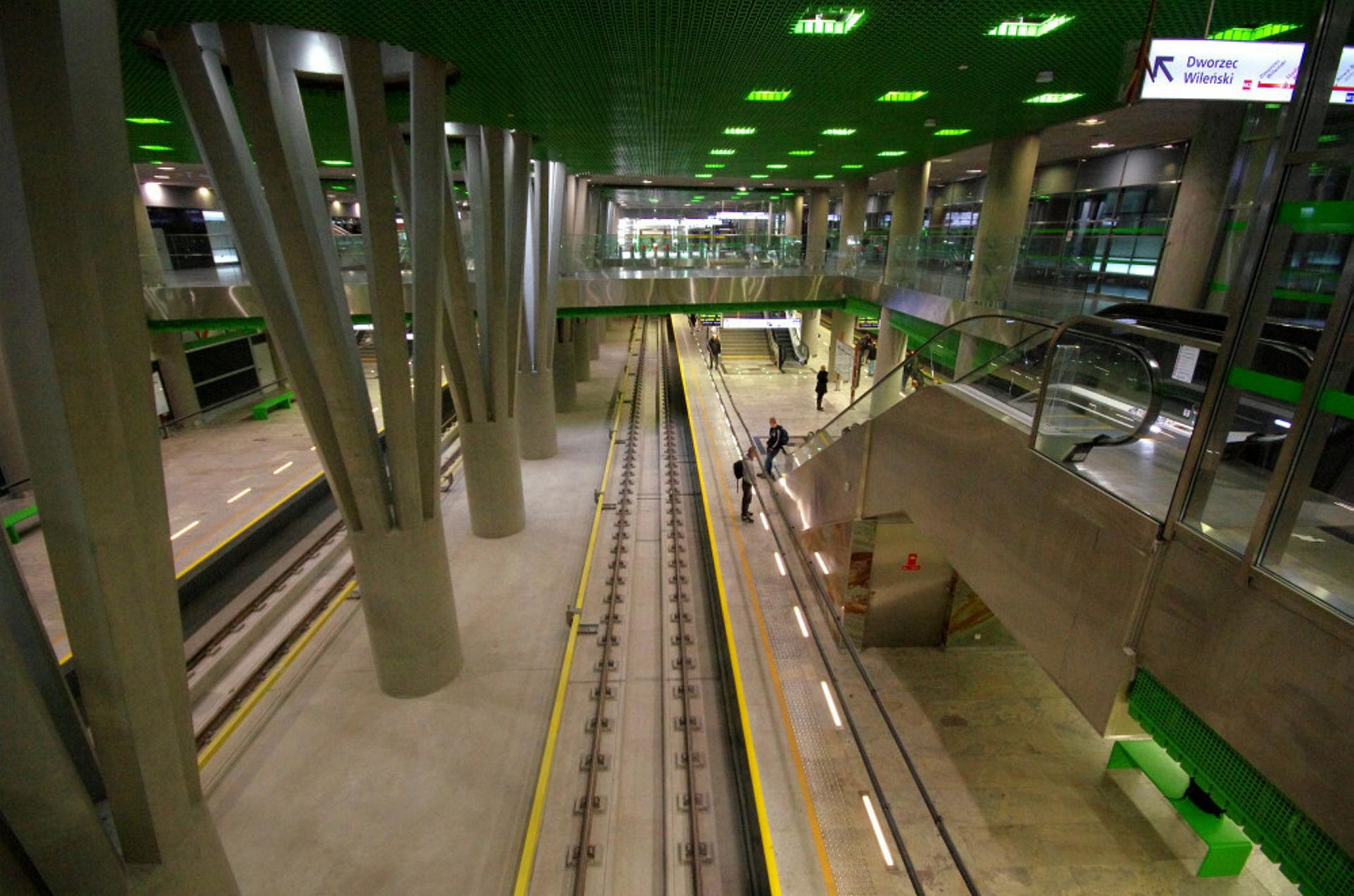 Tajemniczy peron w warszawskim metrze. Zbudowali go za grube miliony ...