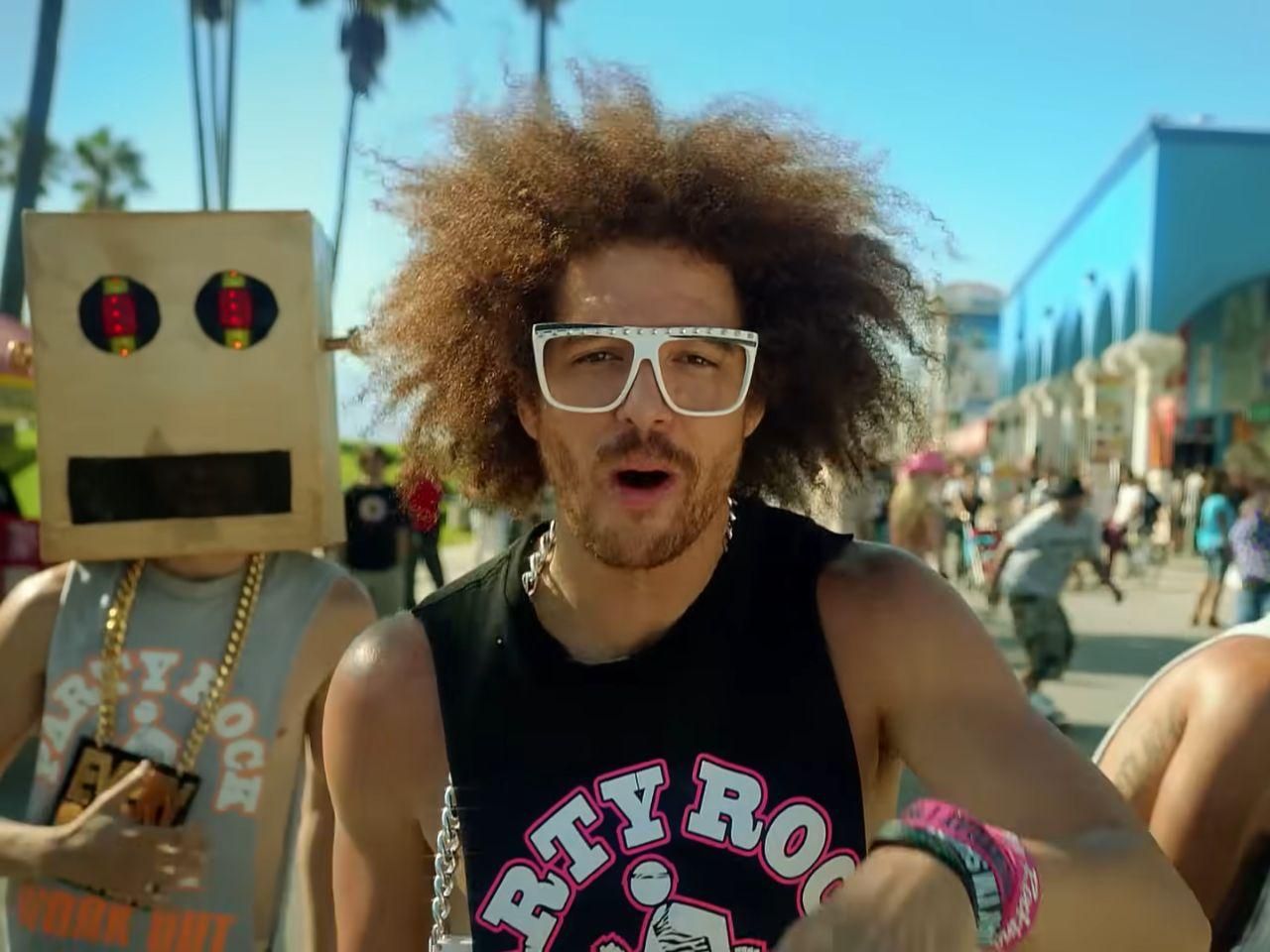 To on śpiewał "Sexy And I Know It". Jak wygląda teraz Redfoo z duetu ...