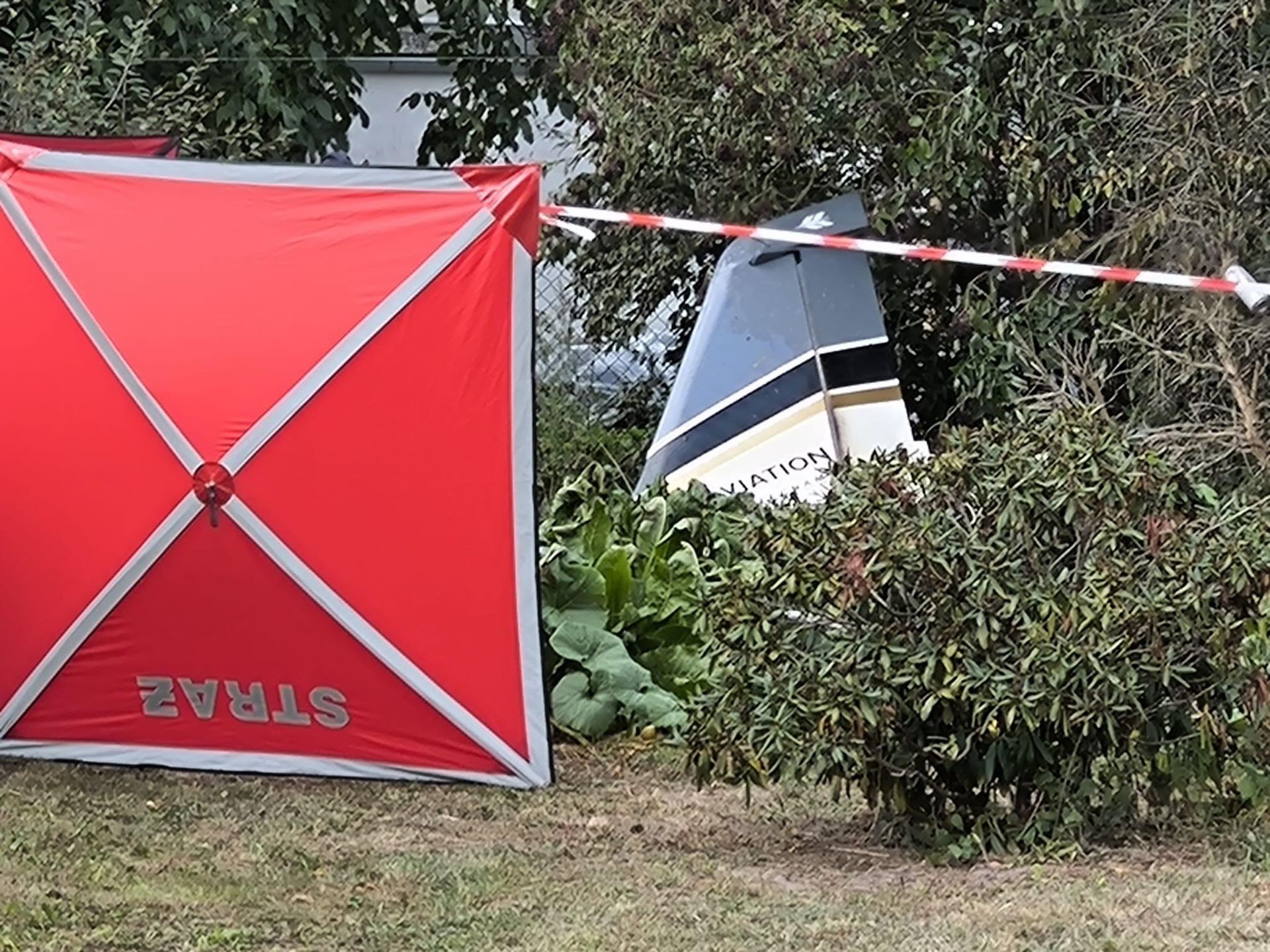 Awionetka spadła na ziemię. Wypadek lotniczy w Krzycku Wielkim koło ...
